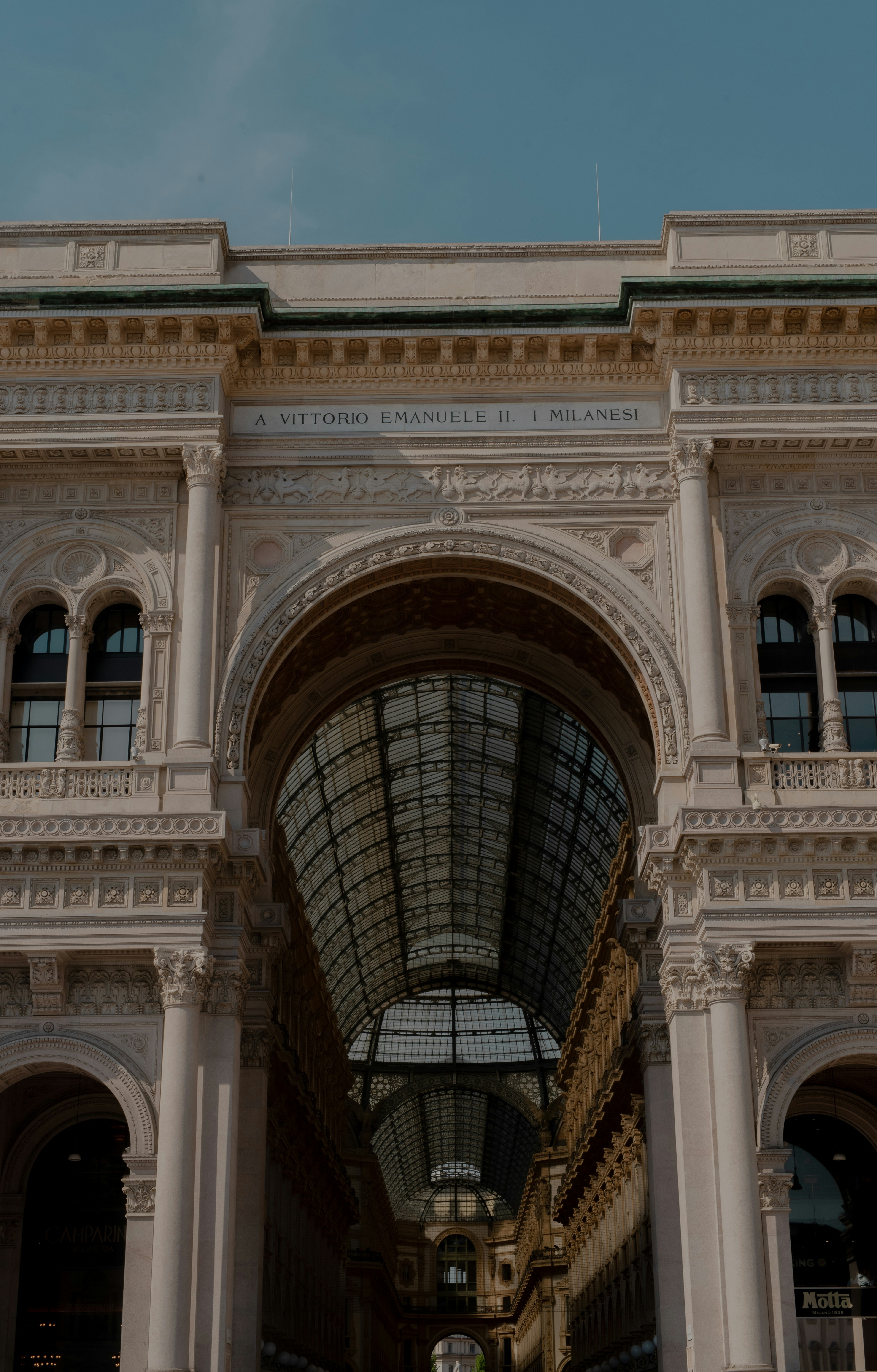 A building with many arches photo – Free Italy Image on Unsplash