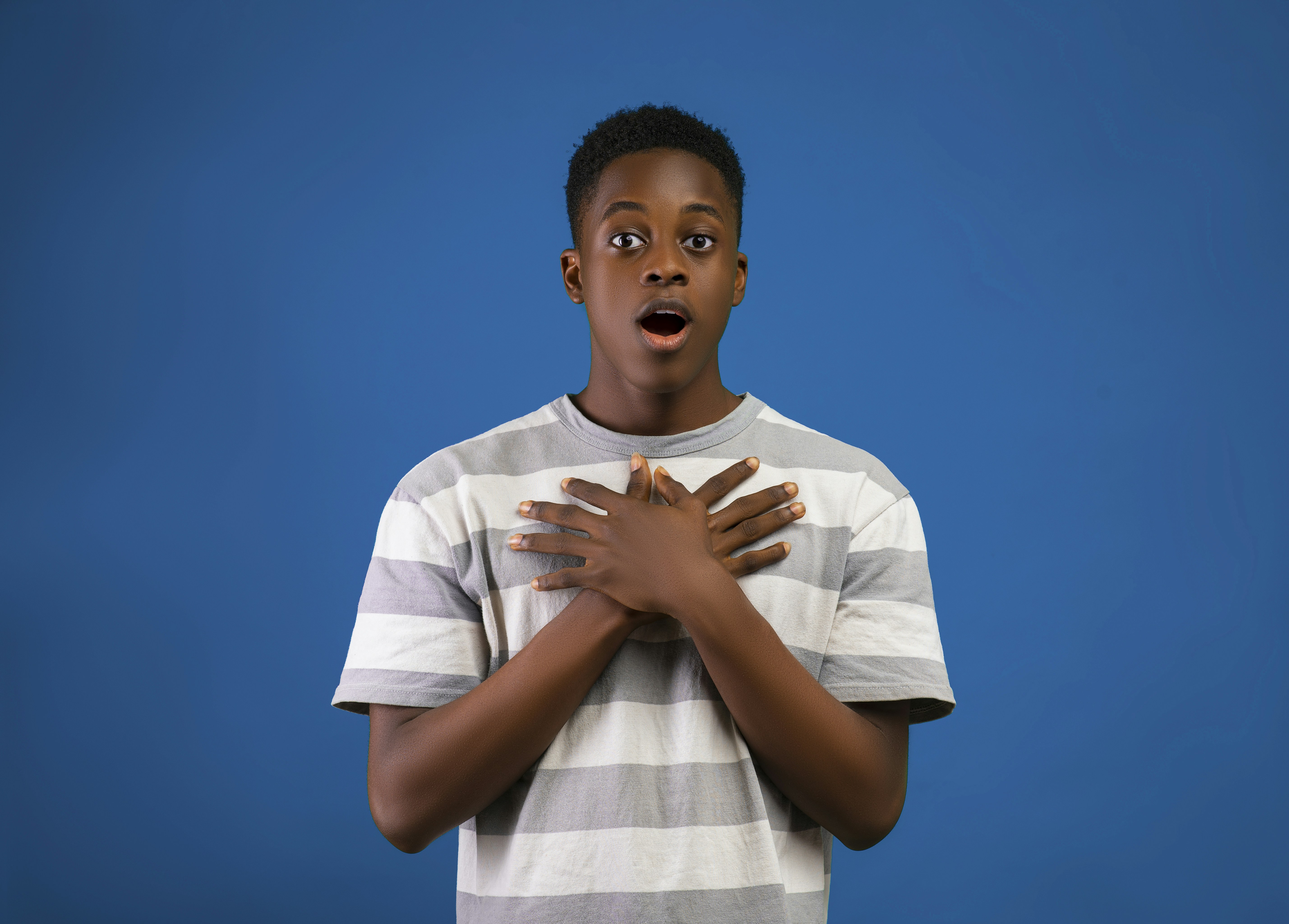 Uma pessoa com a boca aberta foto – Imagem grátis sobre Azul na Unsplash