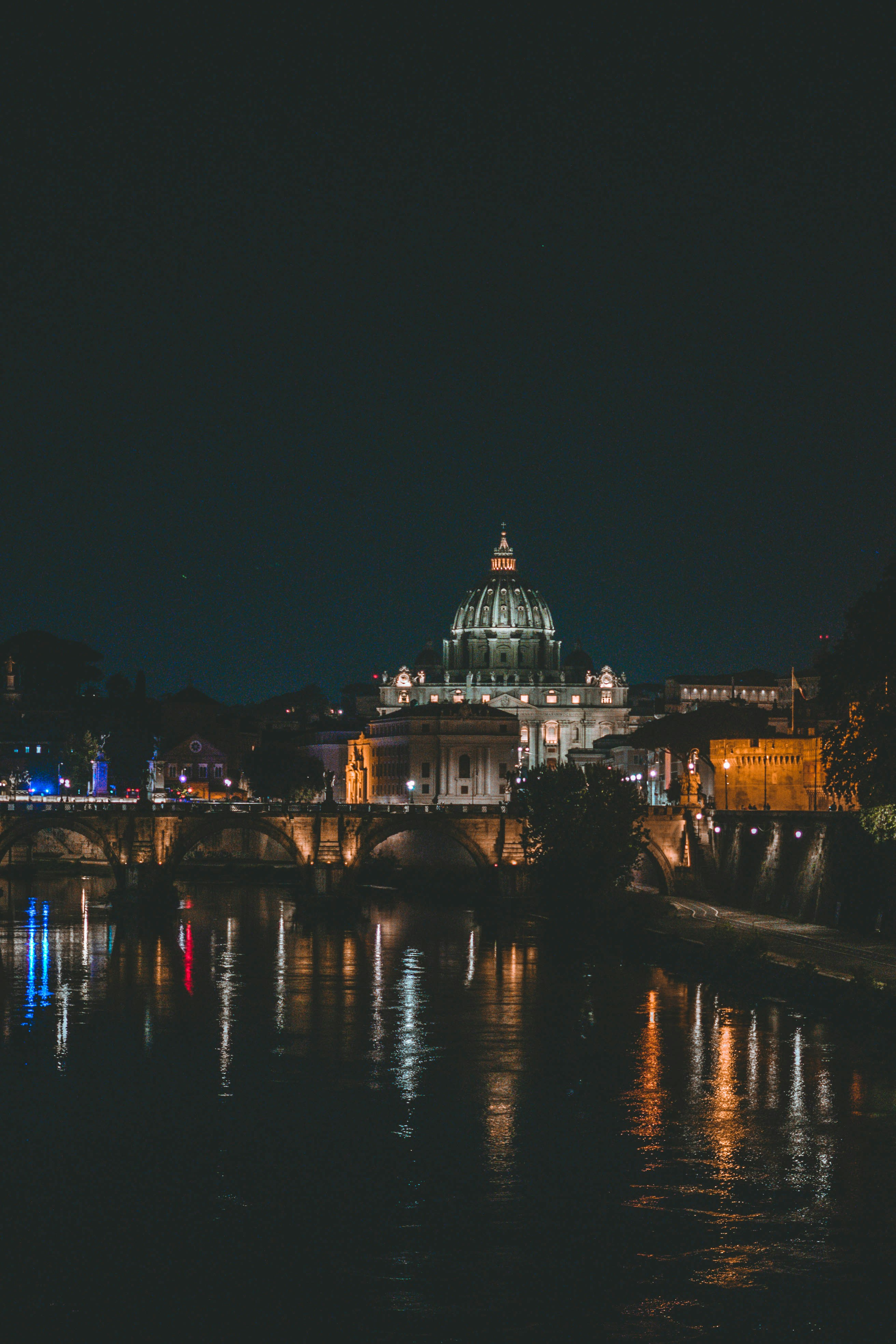 A building with a dome roof at night photo – Free Dome Image on Unsplash
