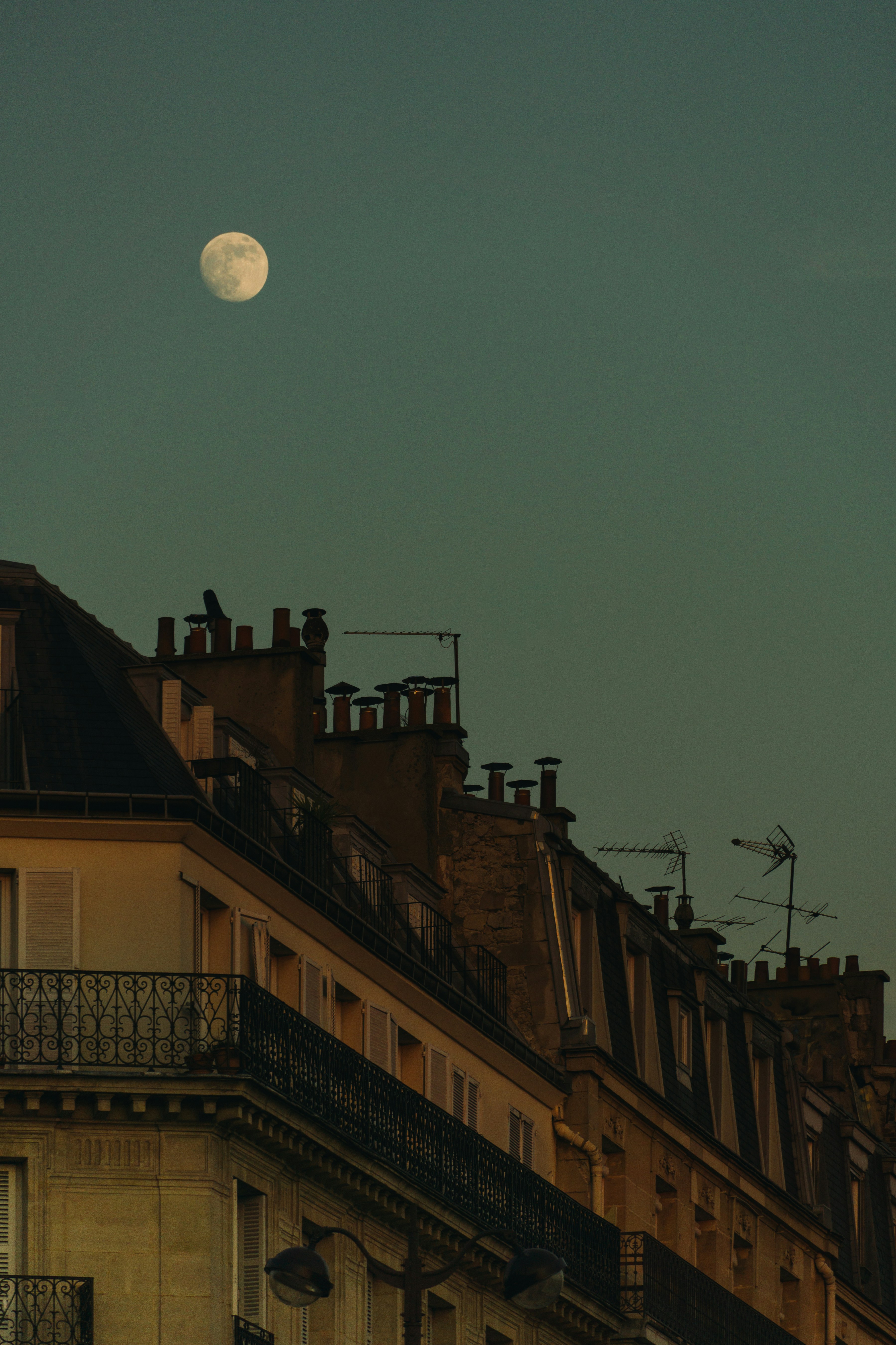 A moon in the sky over buildings photo – Free Paris Image on Unsplash