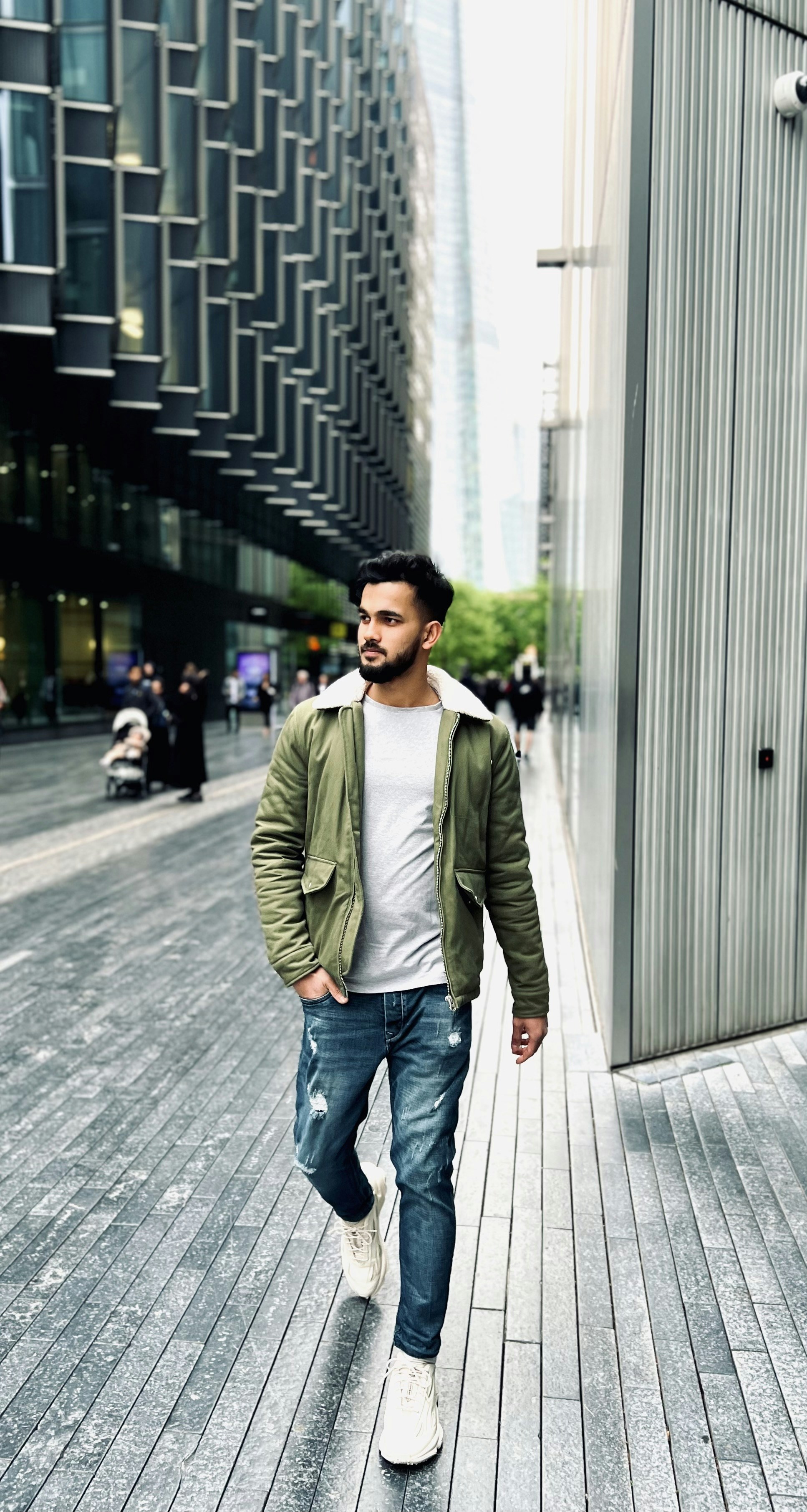 Urban Stroll: A Modern Day Explorer