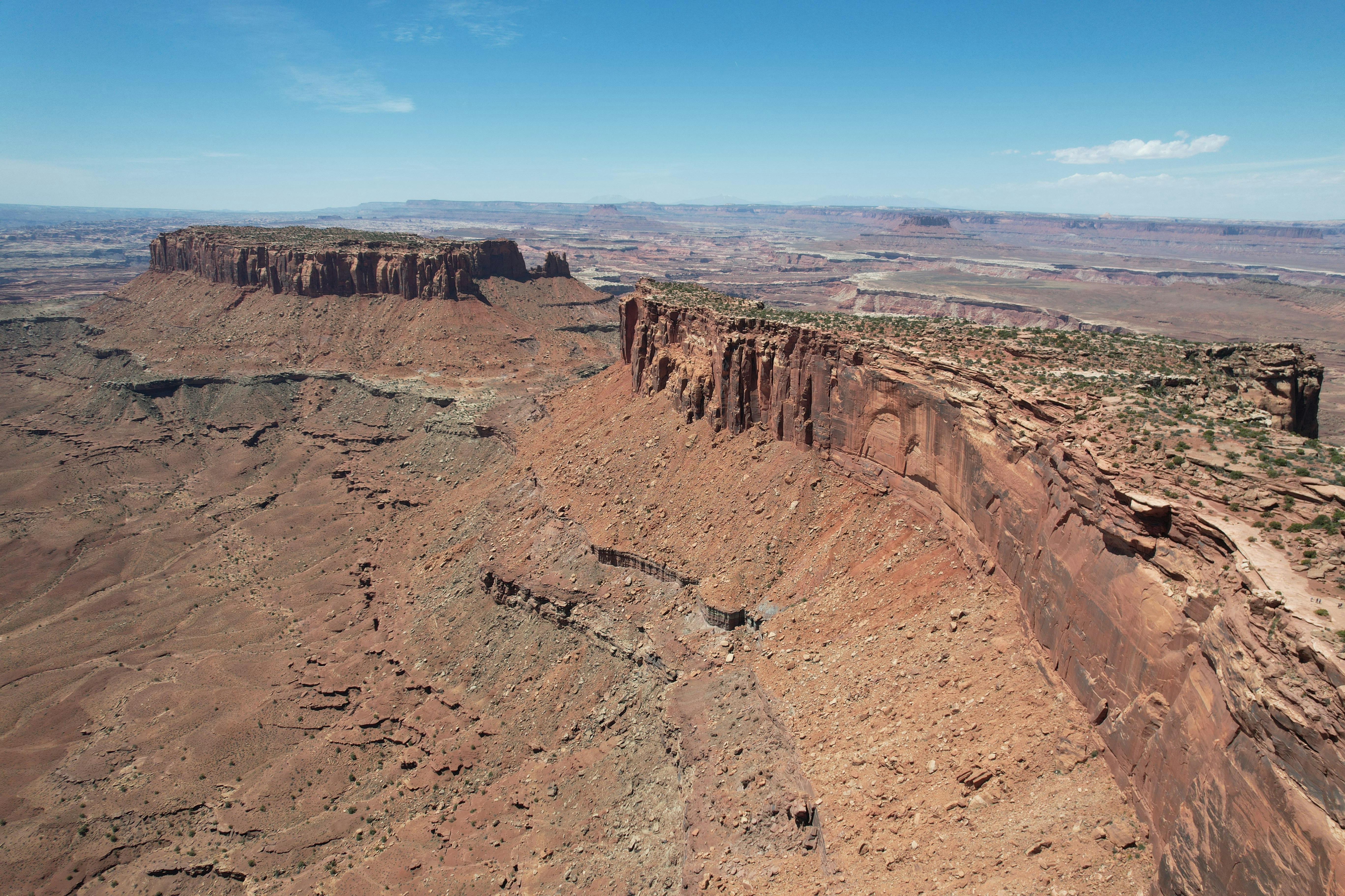 Edge of the Mesa: Sunlit Red Cliffs Framing a Desert Expanse
