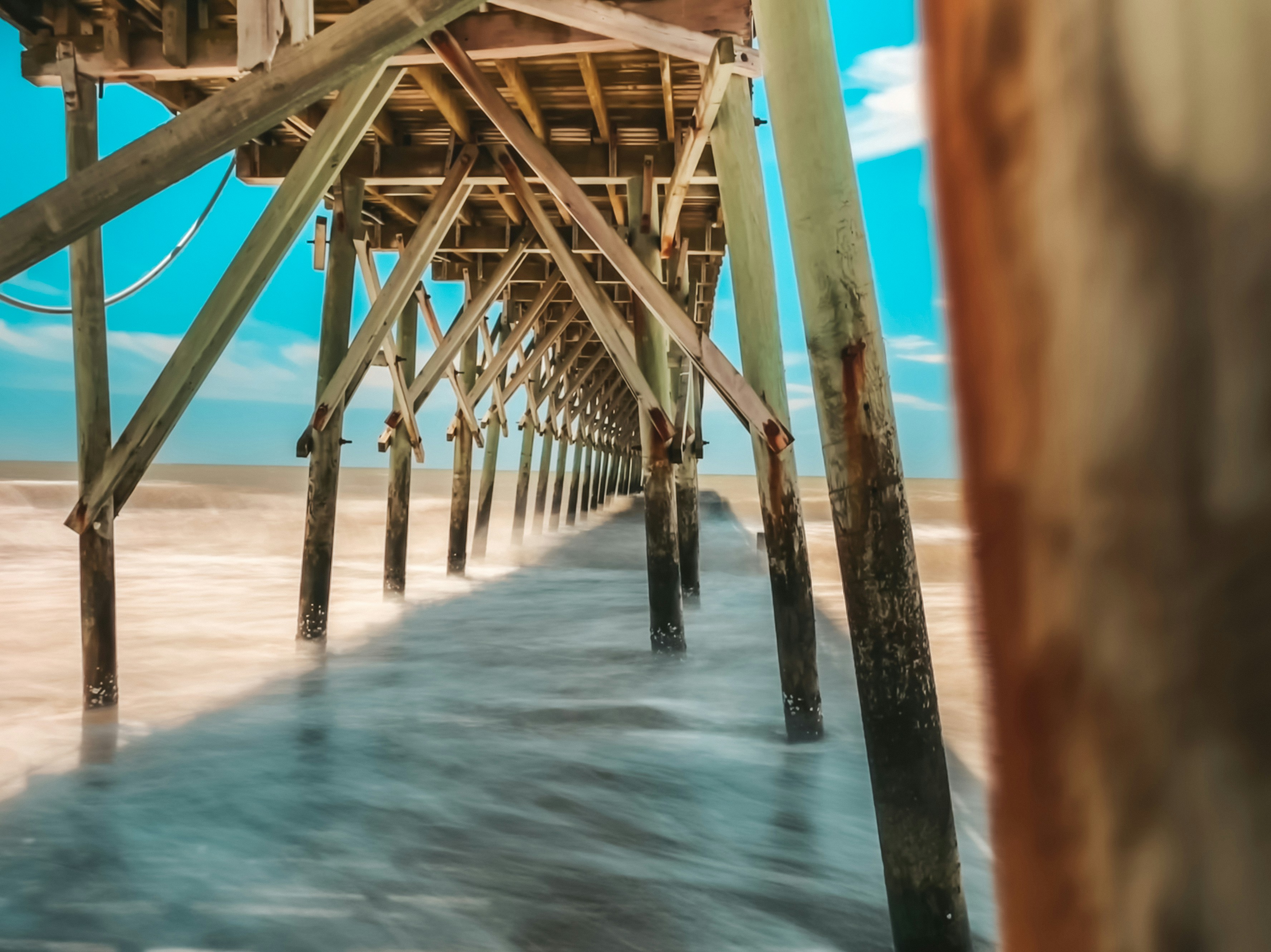 A wooden structure over water photo – Free Water Image on Unsplash