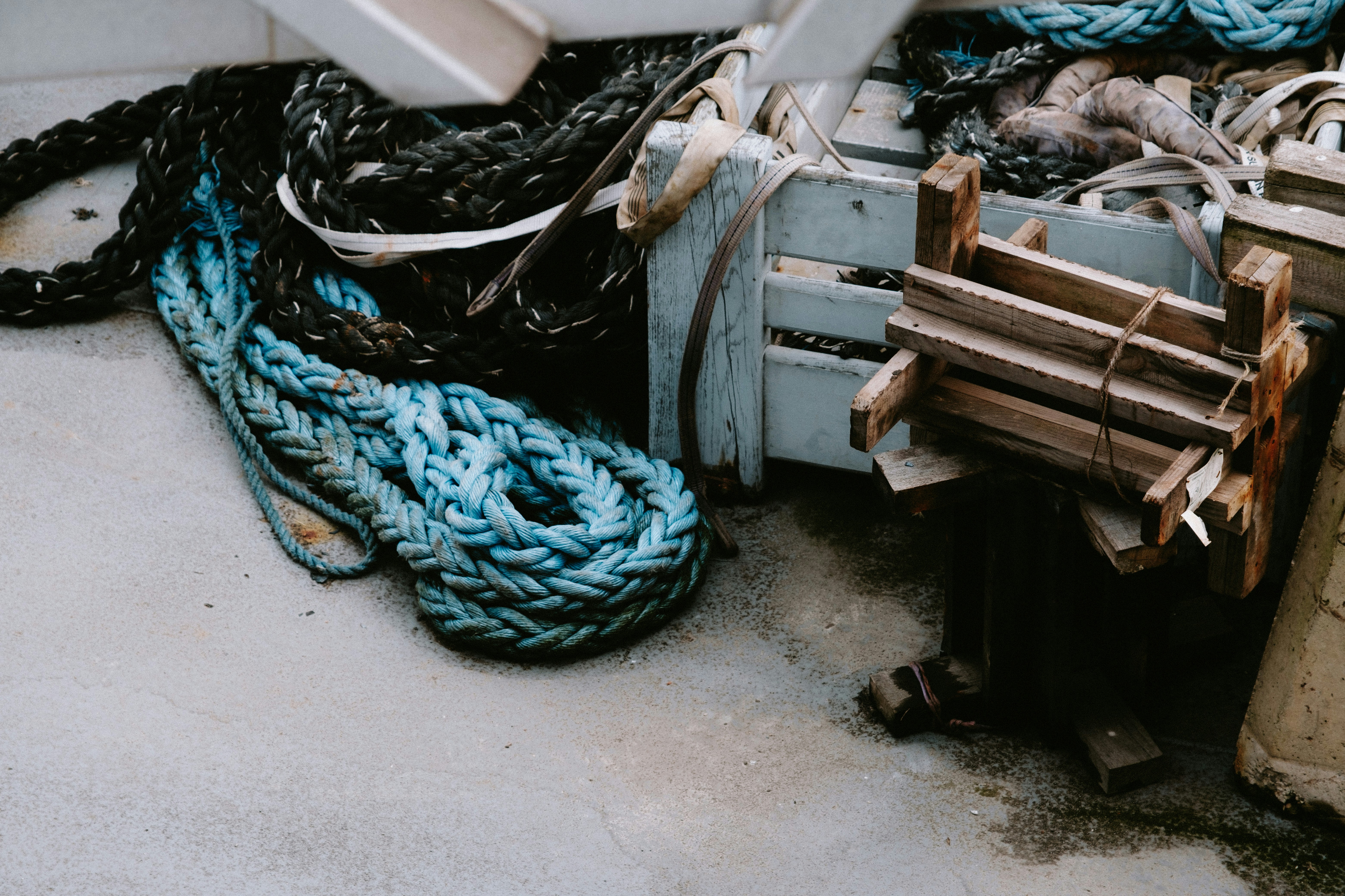 A pile of junk photo – Free Dunkerque Image on Unsplash