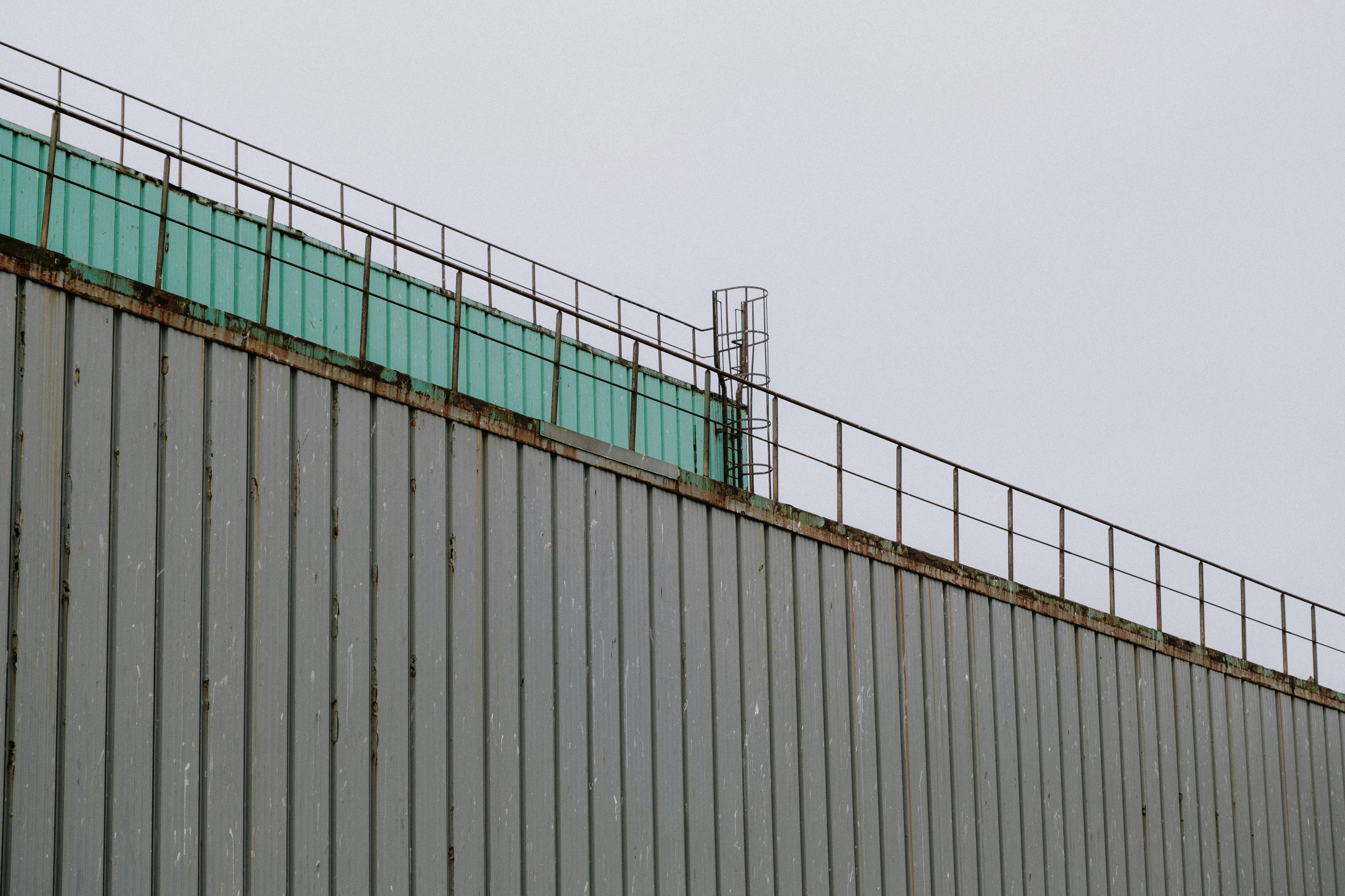 Vertical Wall Fencing Pictures | Download Free Images on Unsplash