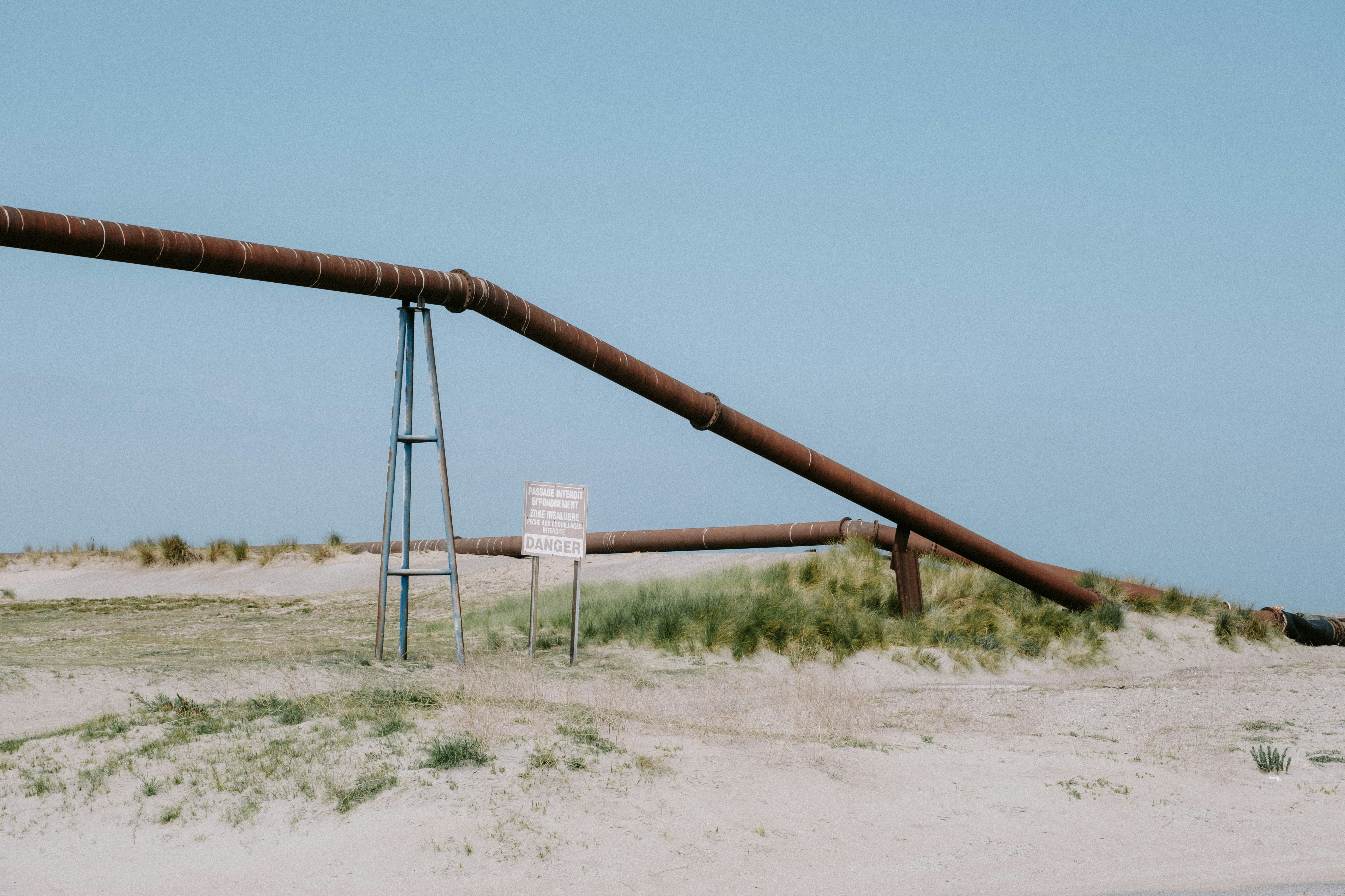 Desert Pipeline Arc Crossing a Narrow Dune