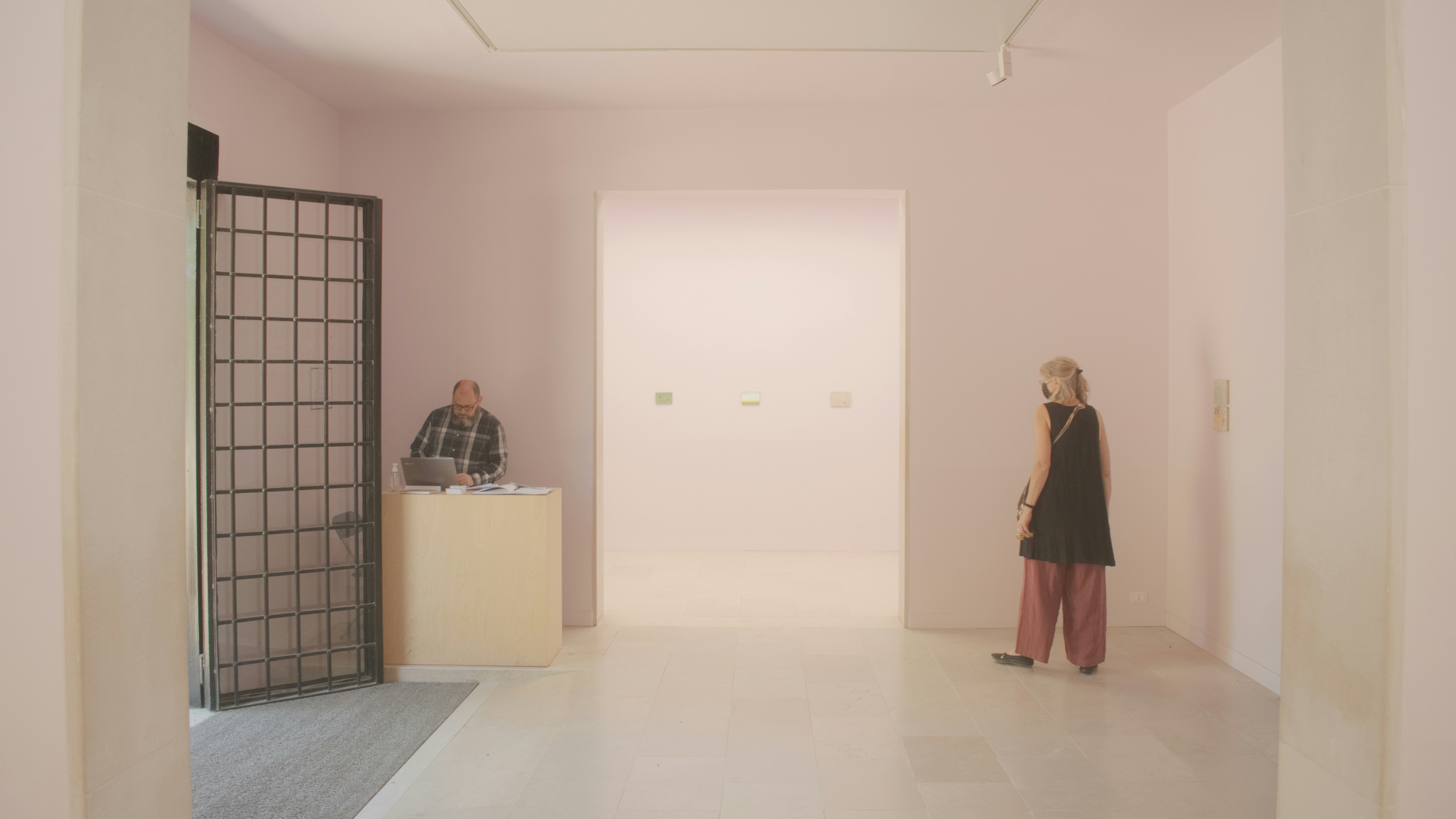 A person standing in a room photo – Free Grey Image on Unsplash