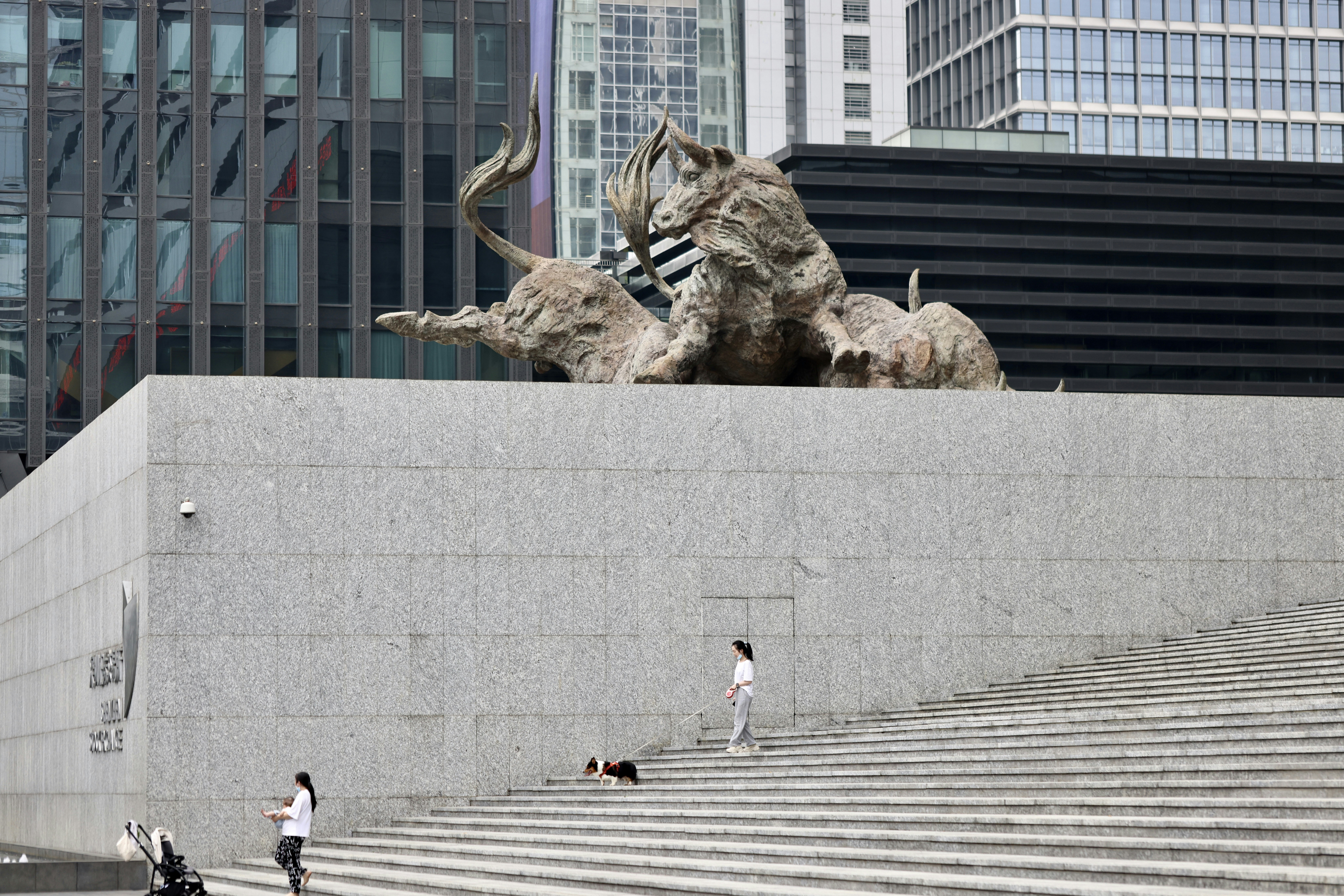 a statue of a dinosaur