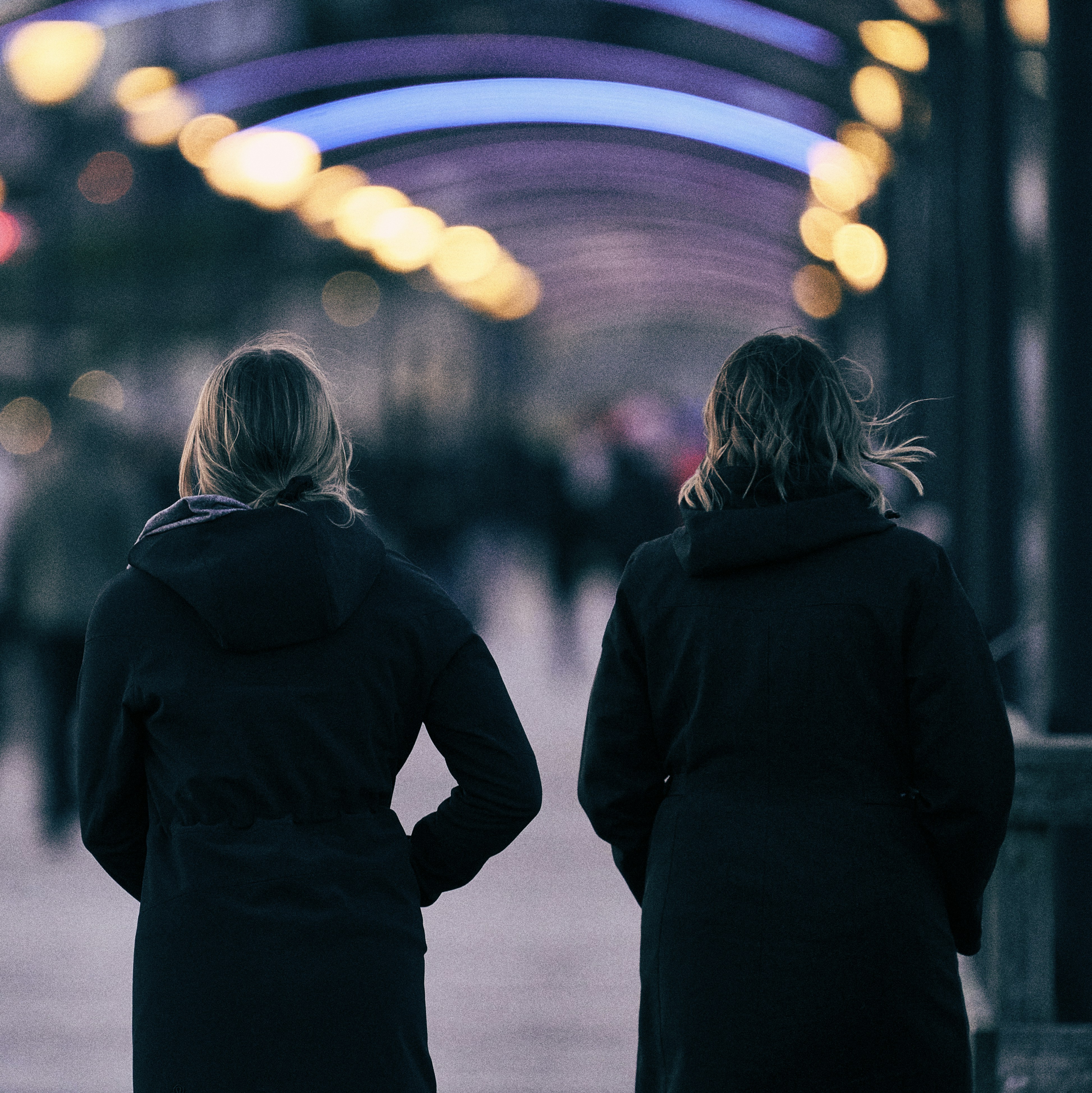 Two people facing each other photo – Free Apparel Image on Unsplash