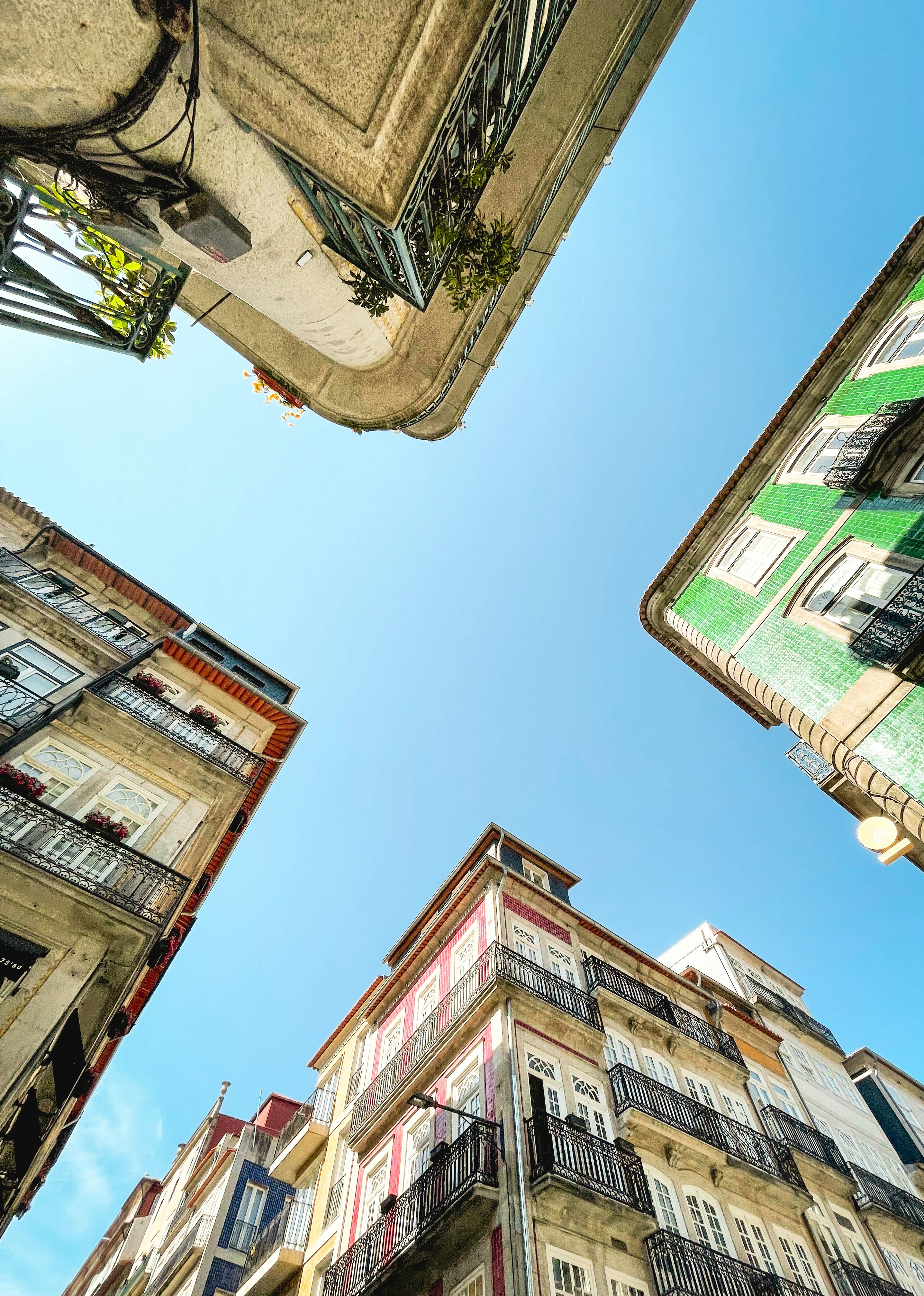 Skyscraper Skyward: A Vivid Urban Arc Beneath a Clear Blue Dome