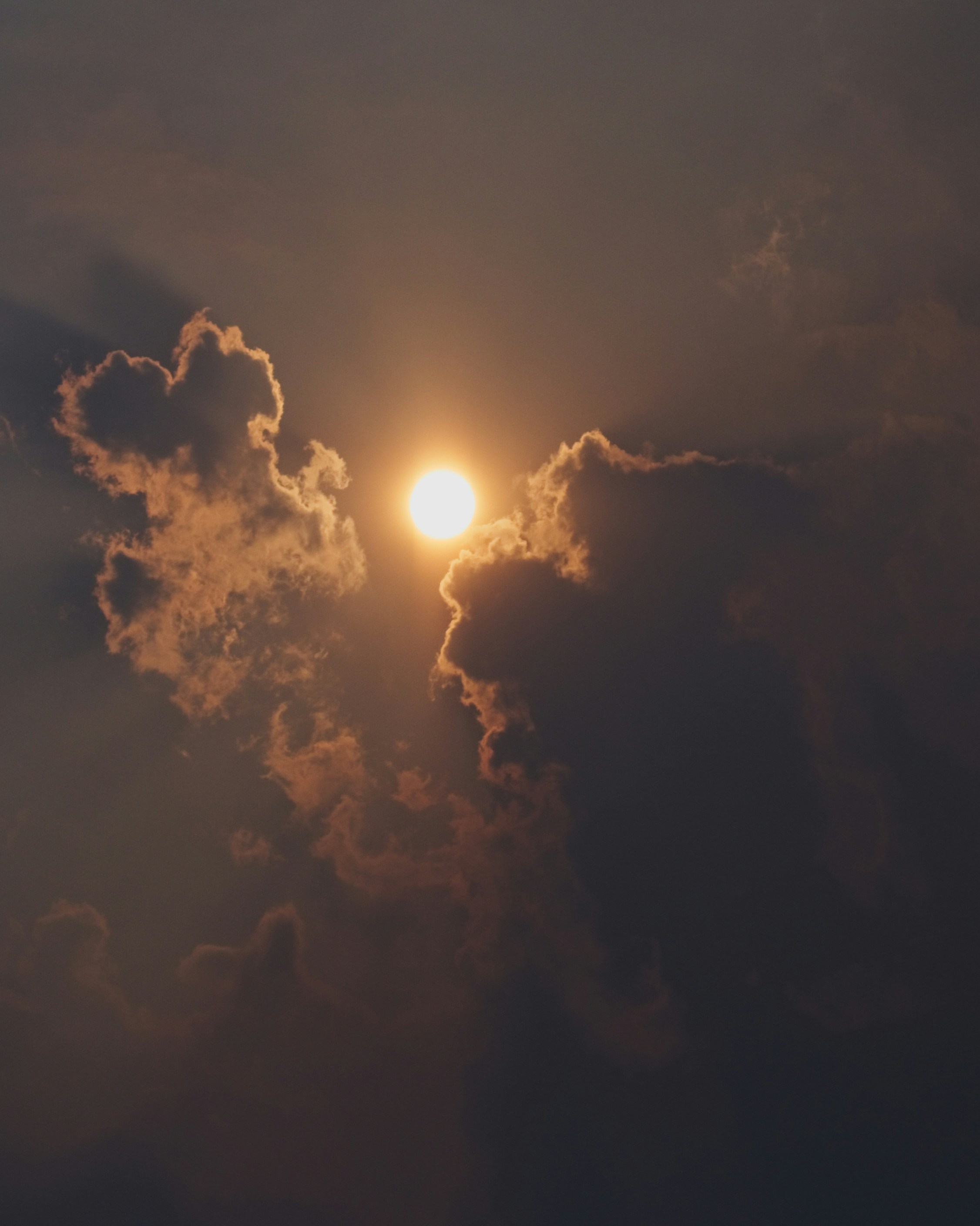 A bright light in the sky photo – Free Clouds Image on Unsplash