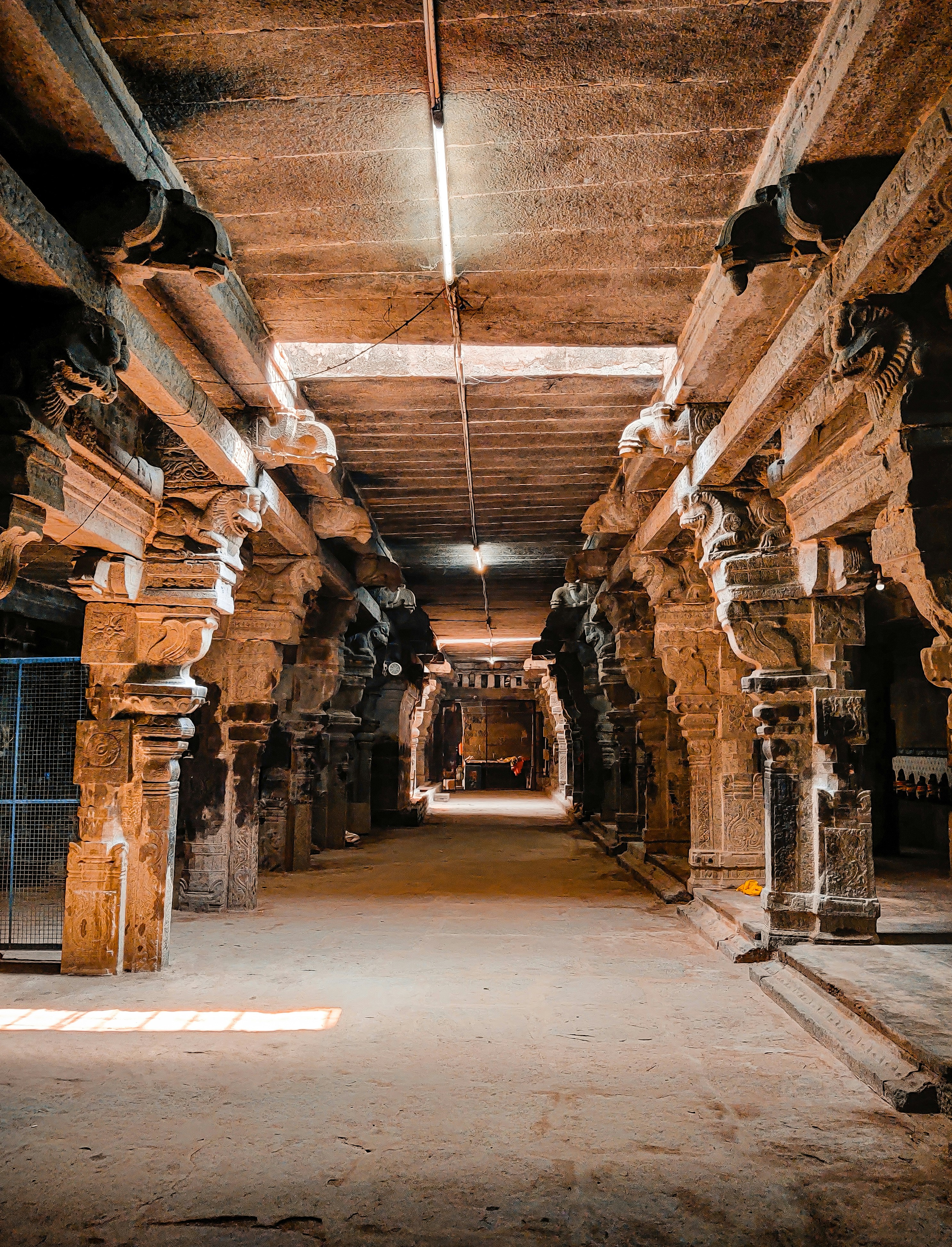 A large stone building with a walkway photo – Free Architecture ...