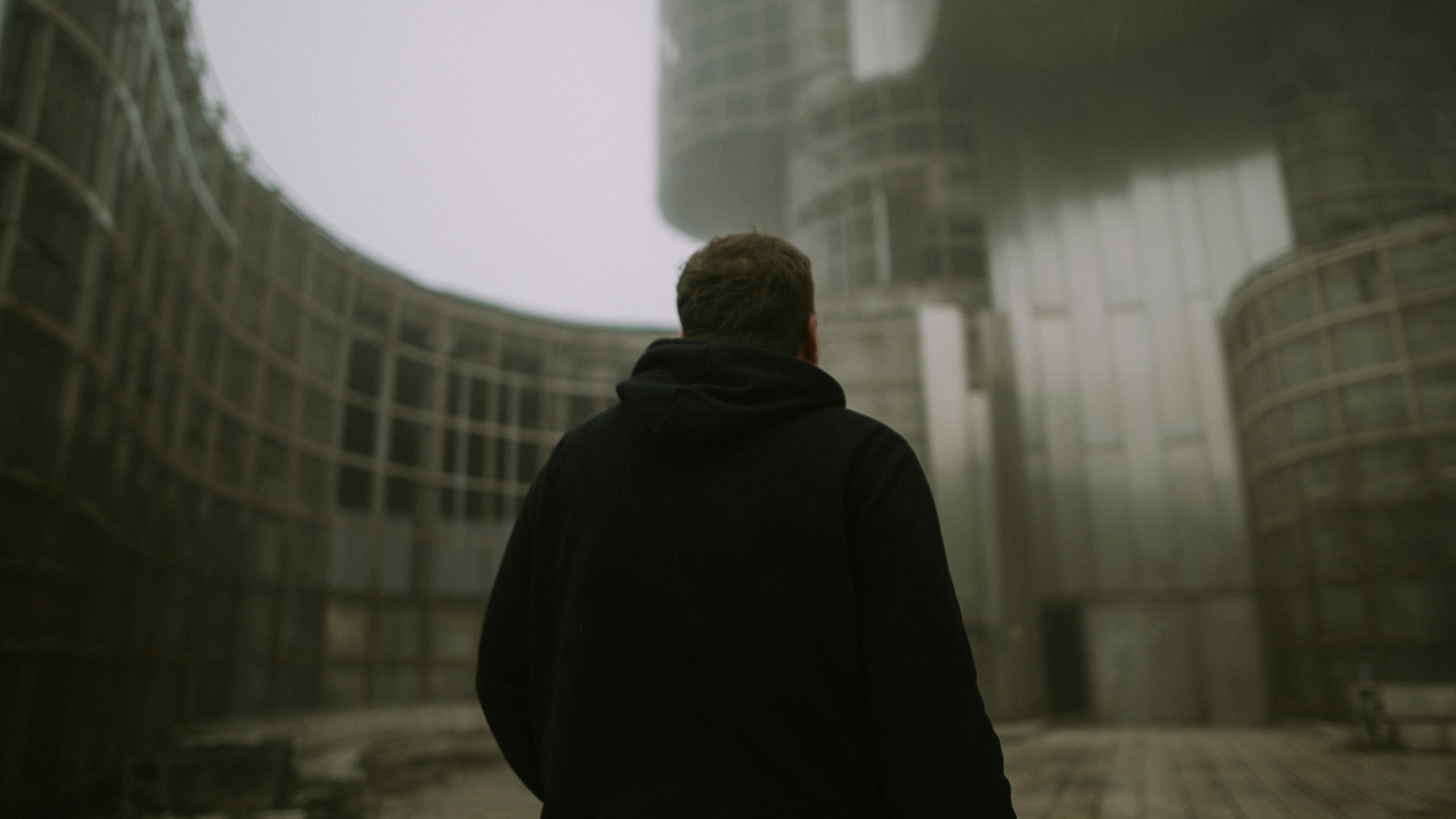 A man looking at a building photo – Free Wallpaper Image on Unsplash