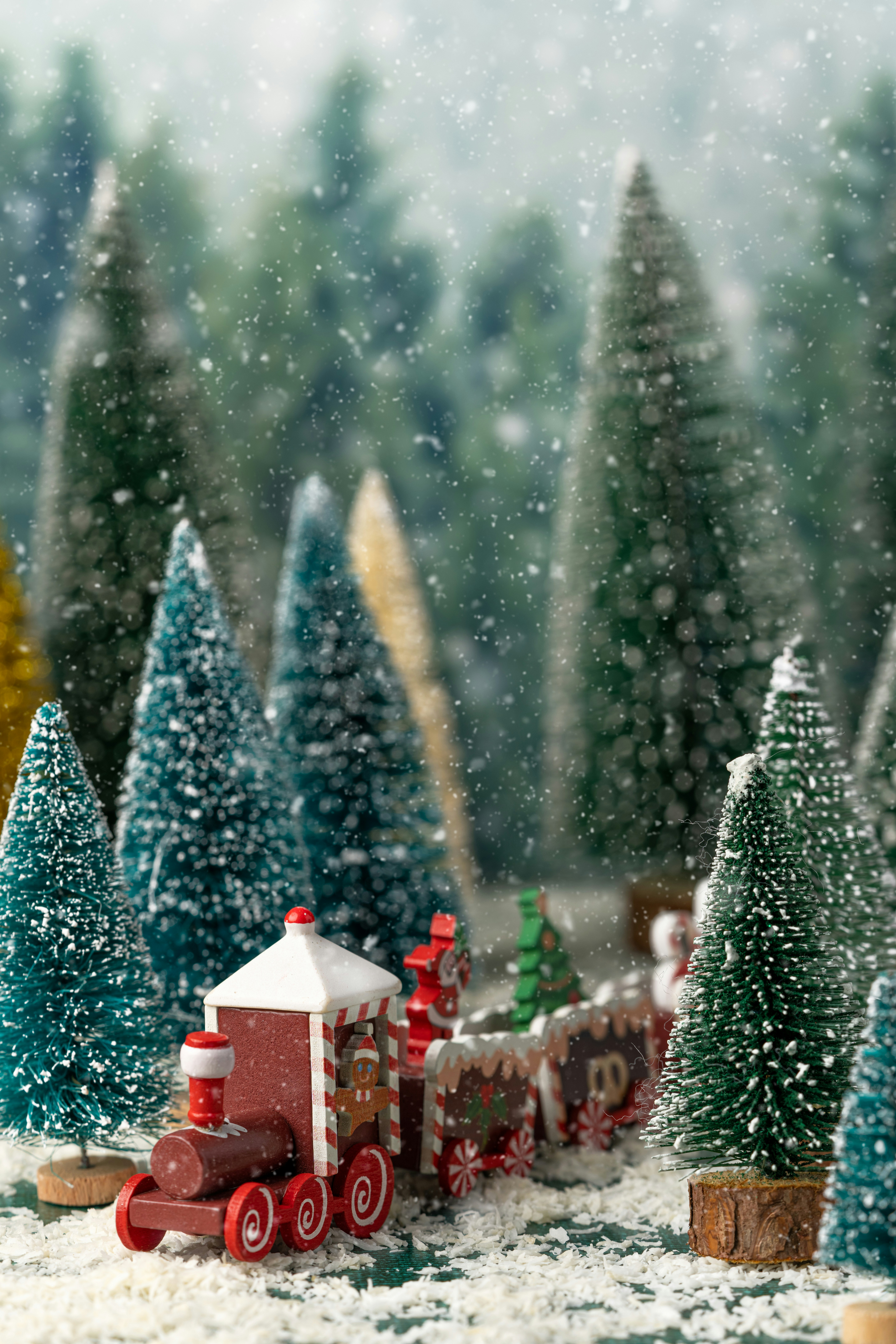A Quiet Winter Lullaby: Miniature Steam Train Through a Snow-Dusted Forest