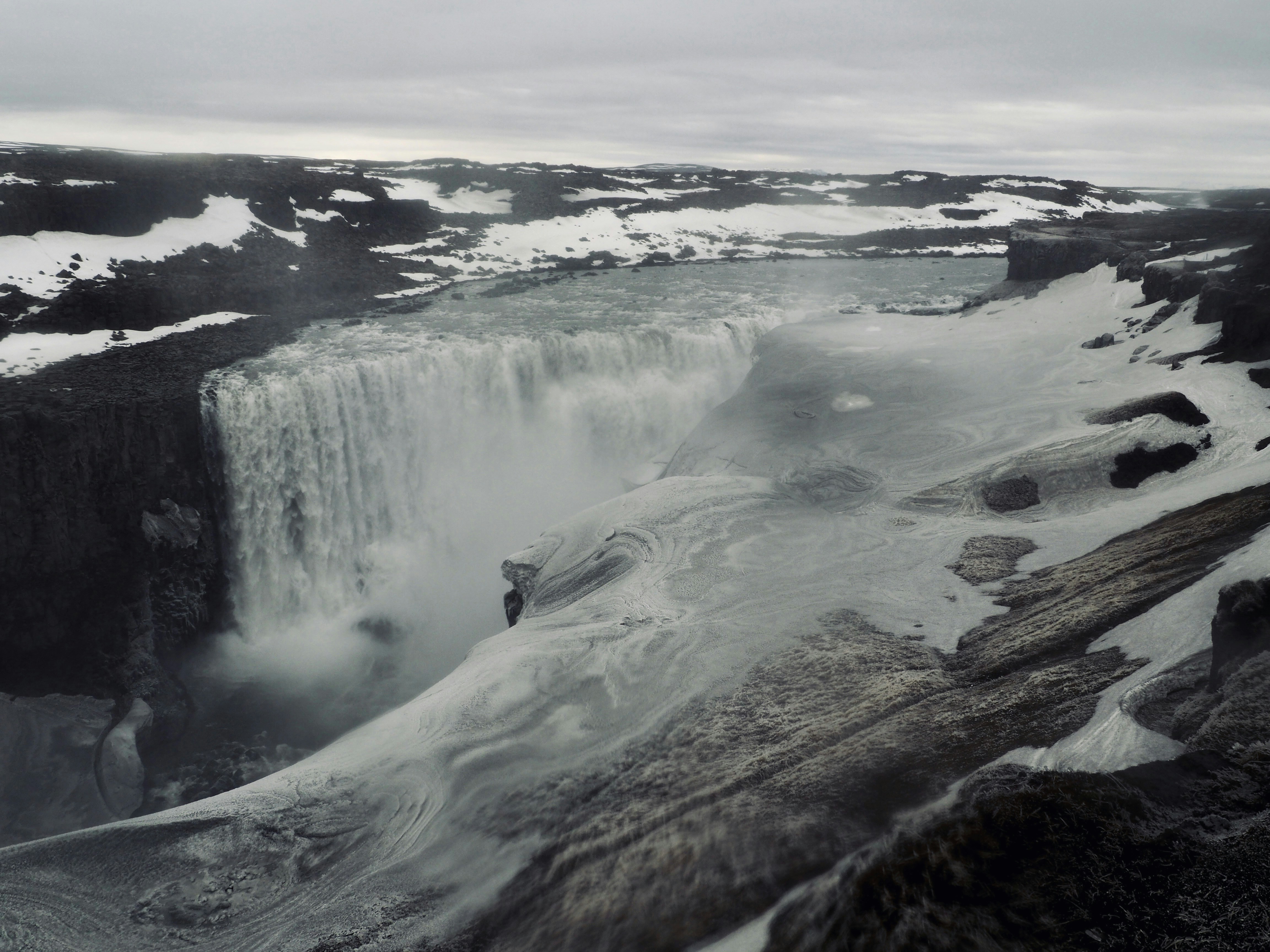 Icebound Curtain Over a Frozen Gorge