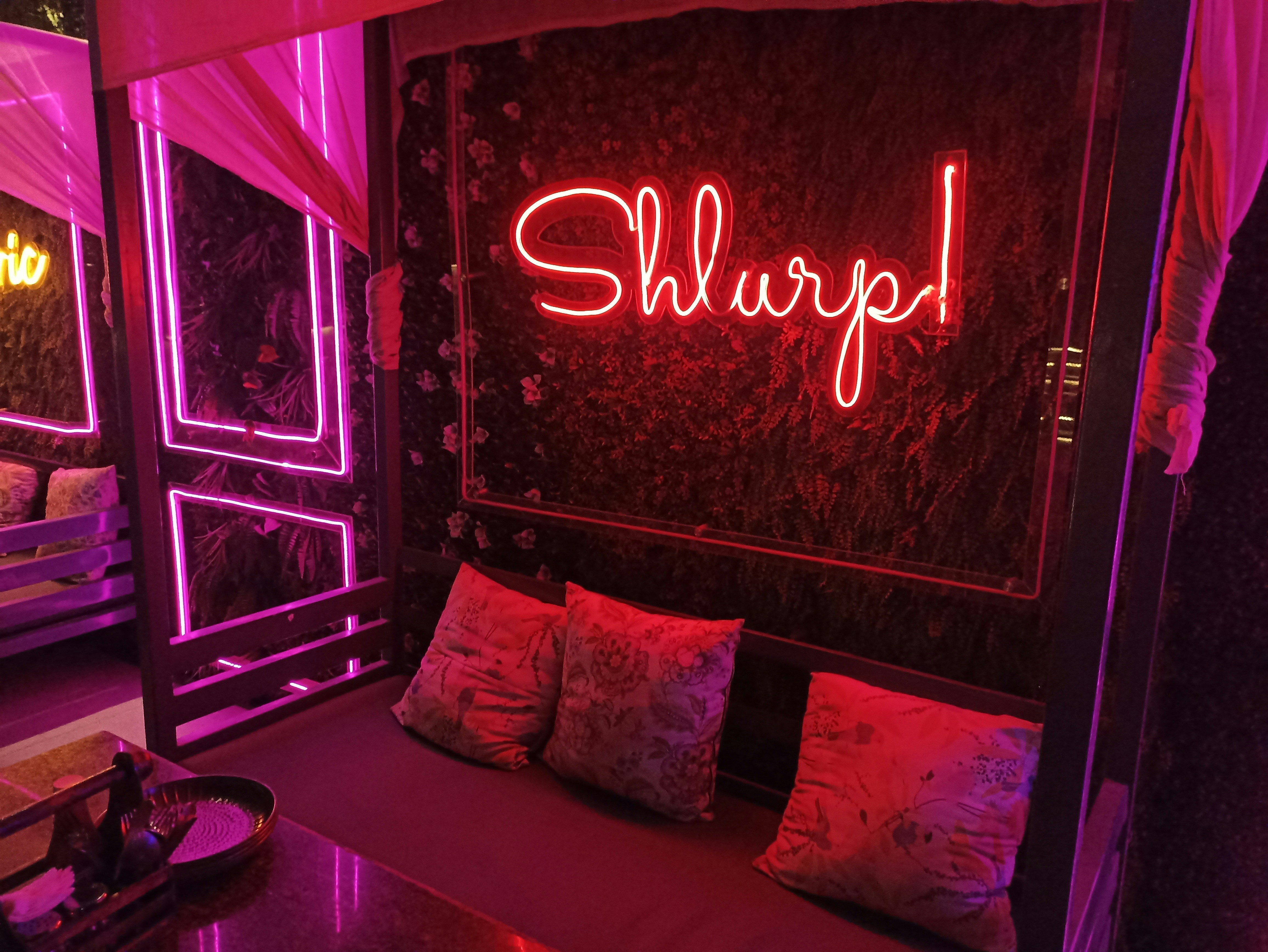 Shilos Lounge Pictures | Download Free Images on Unsplash