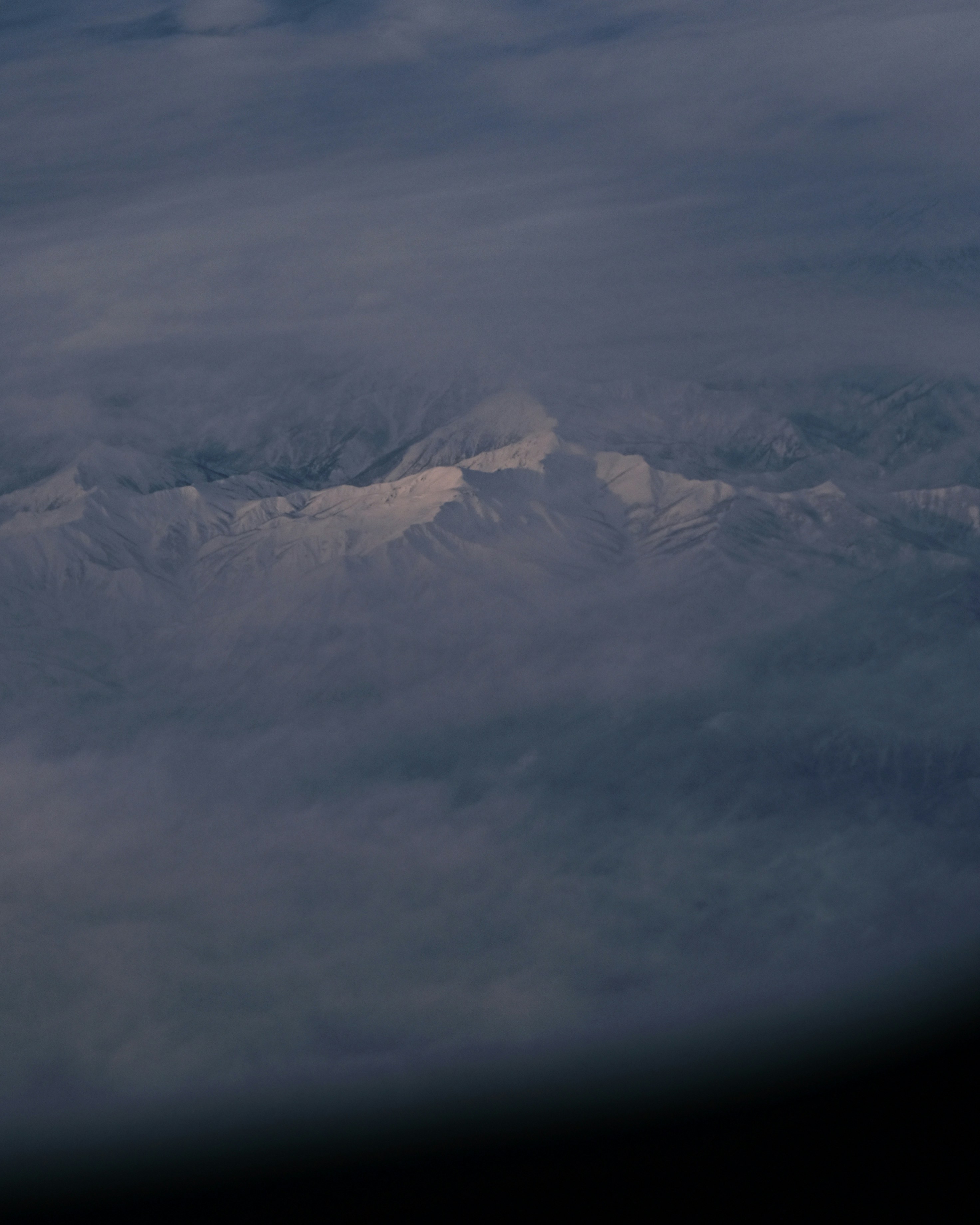 a snowy mountain range