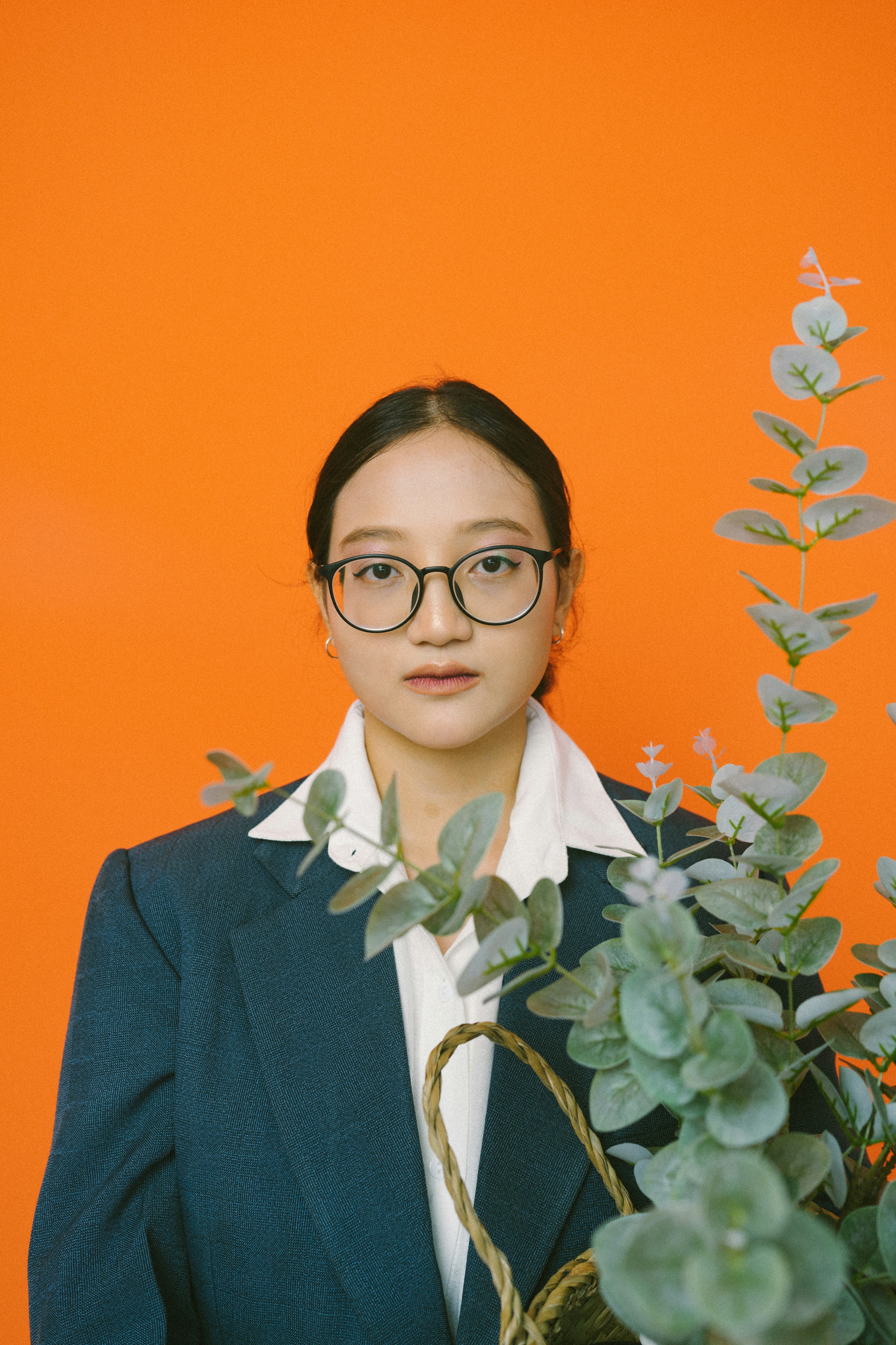 Foto Una persona con gafas – Imagen Moda editorial gratis en Unsplash