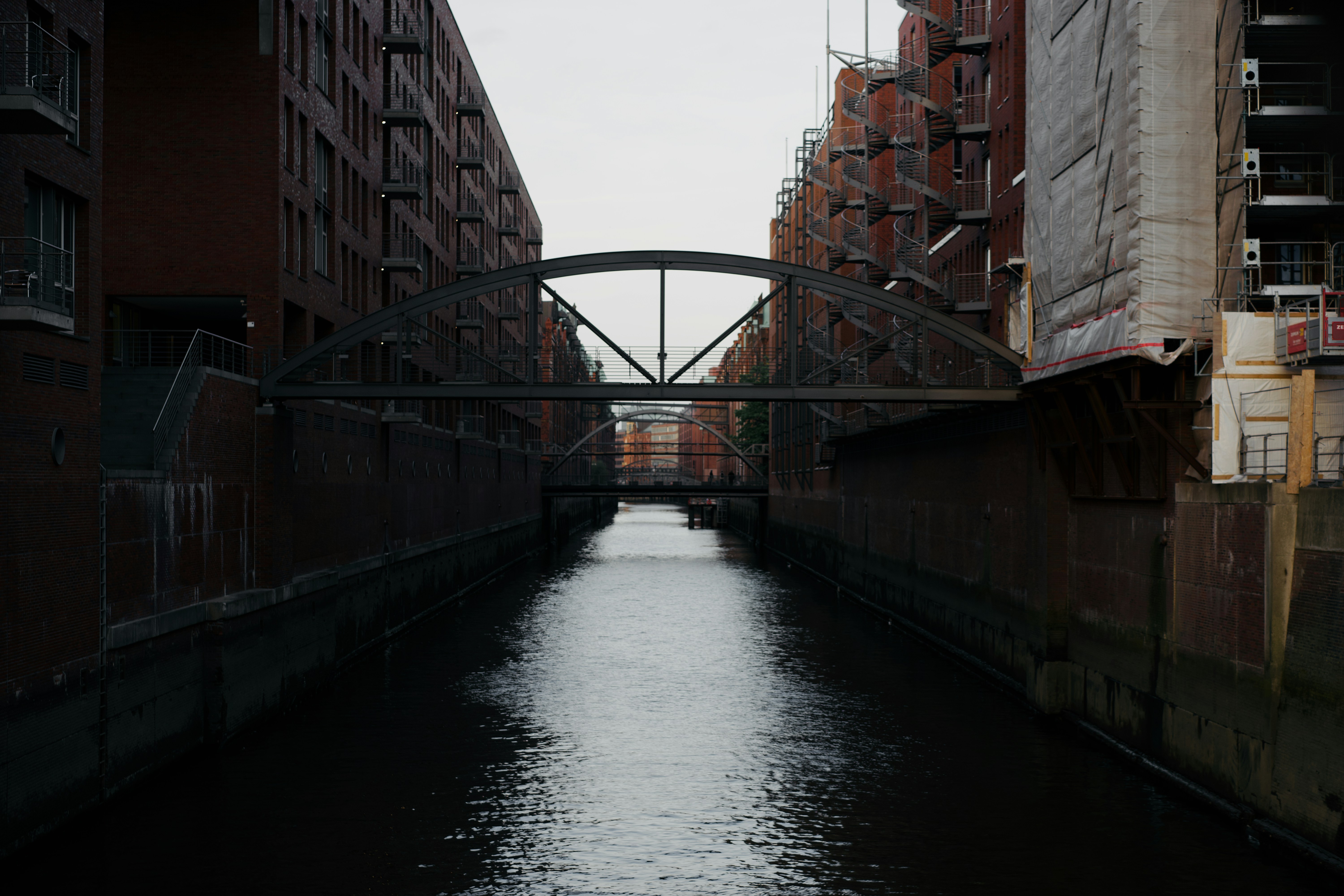 A canal between buildings photo – Free Hamburg Image on Unsplash