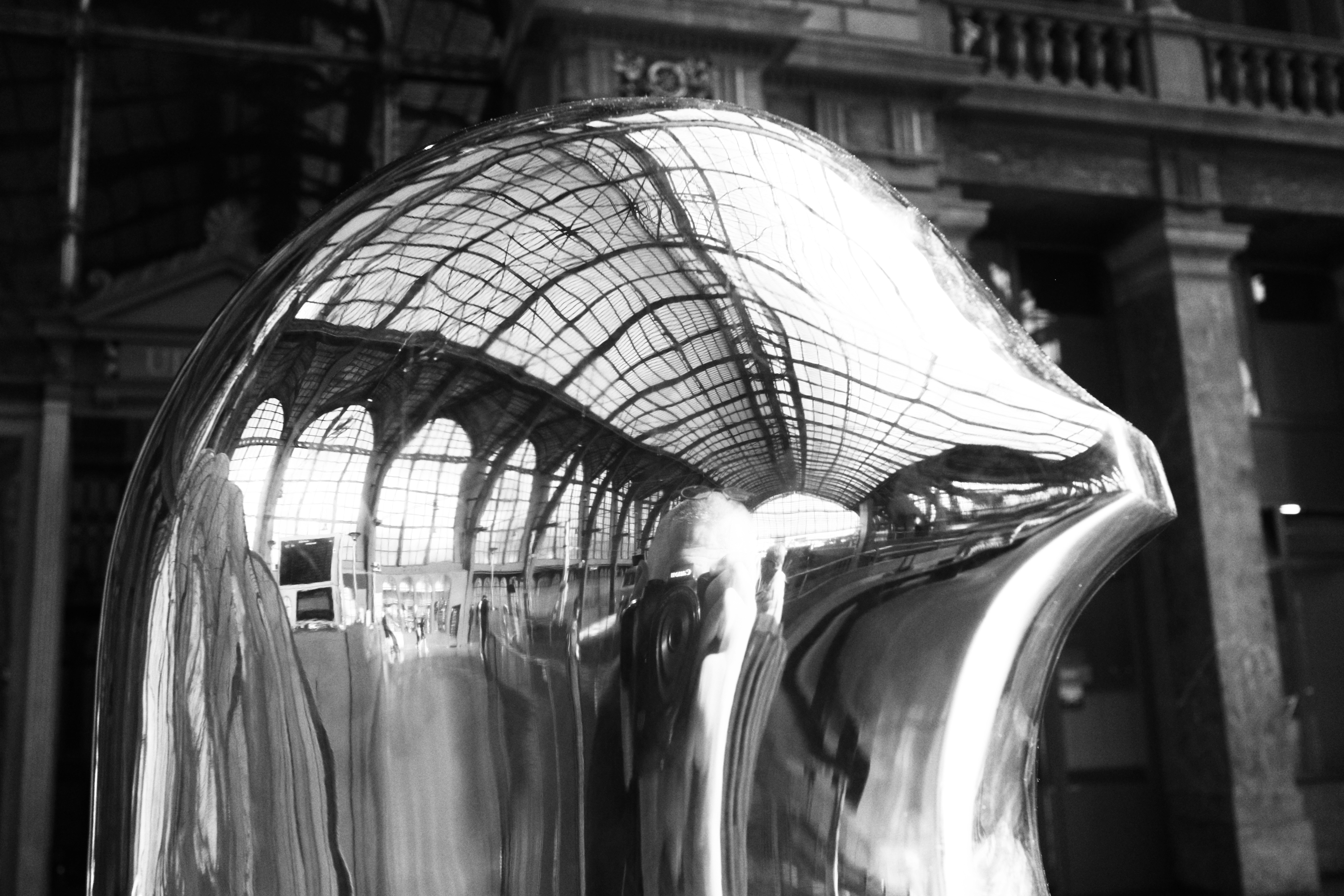 Reflections of Time: A Metallic Memory