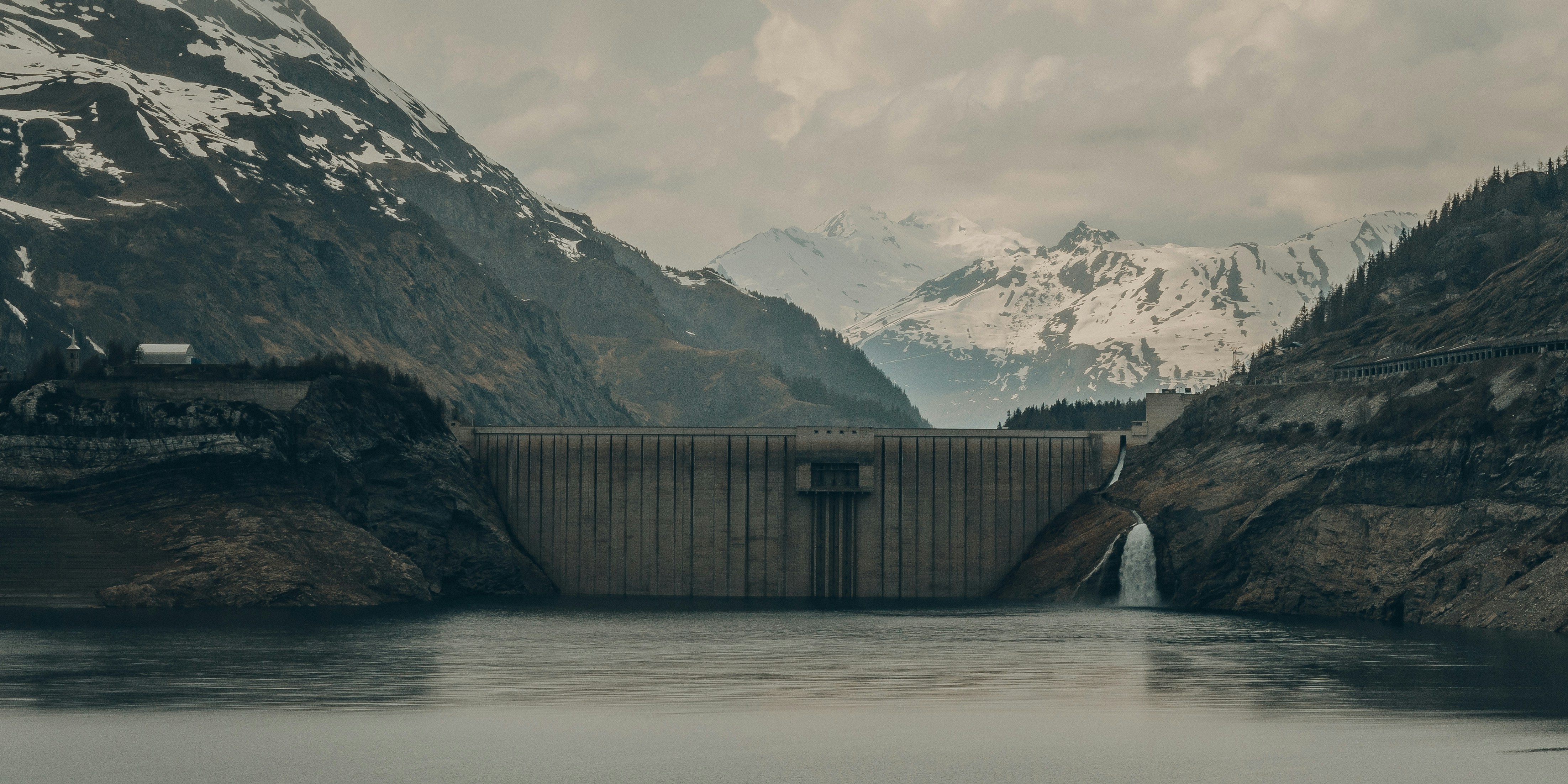 a dam in the middle of a mountain range