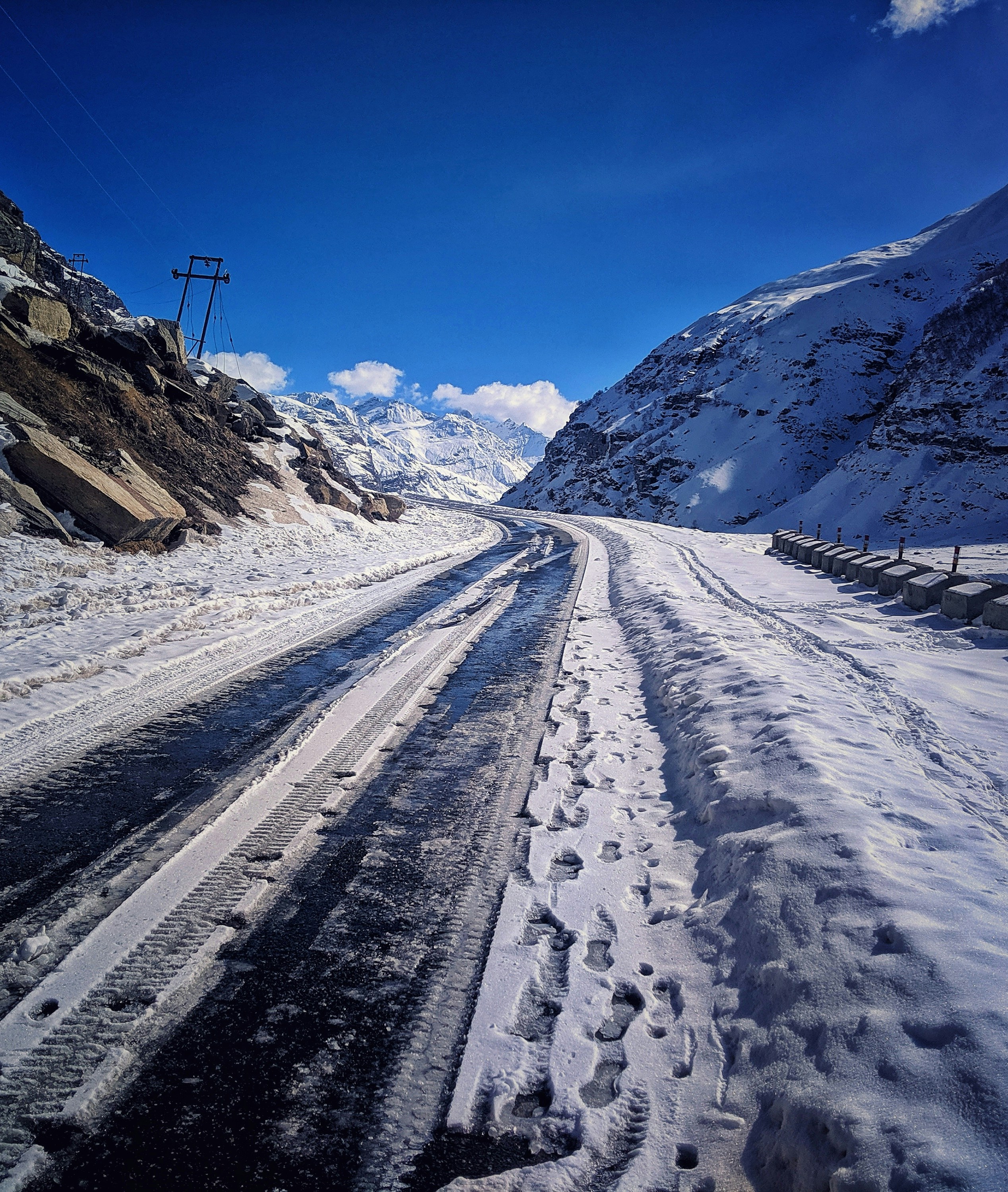 Roads of Sissu valley