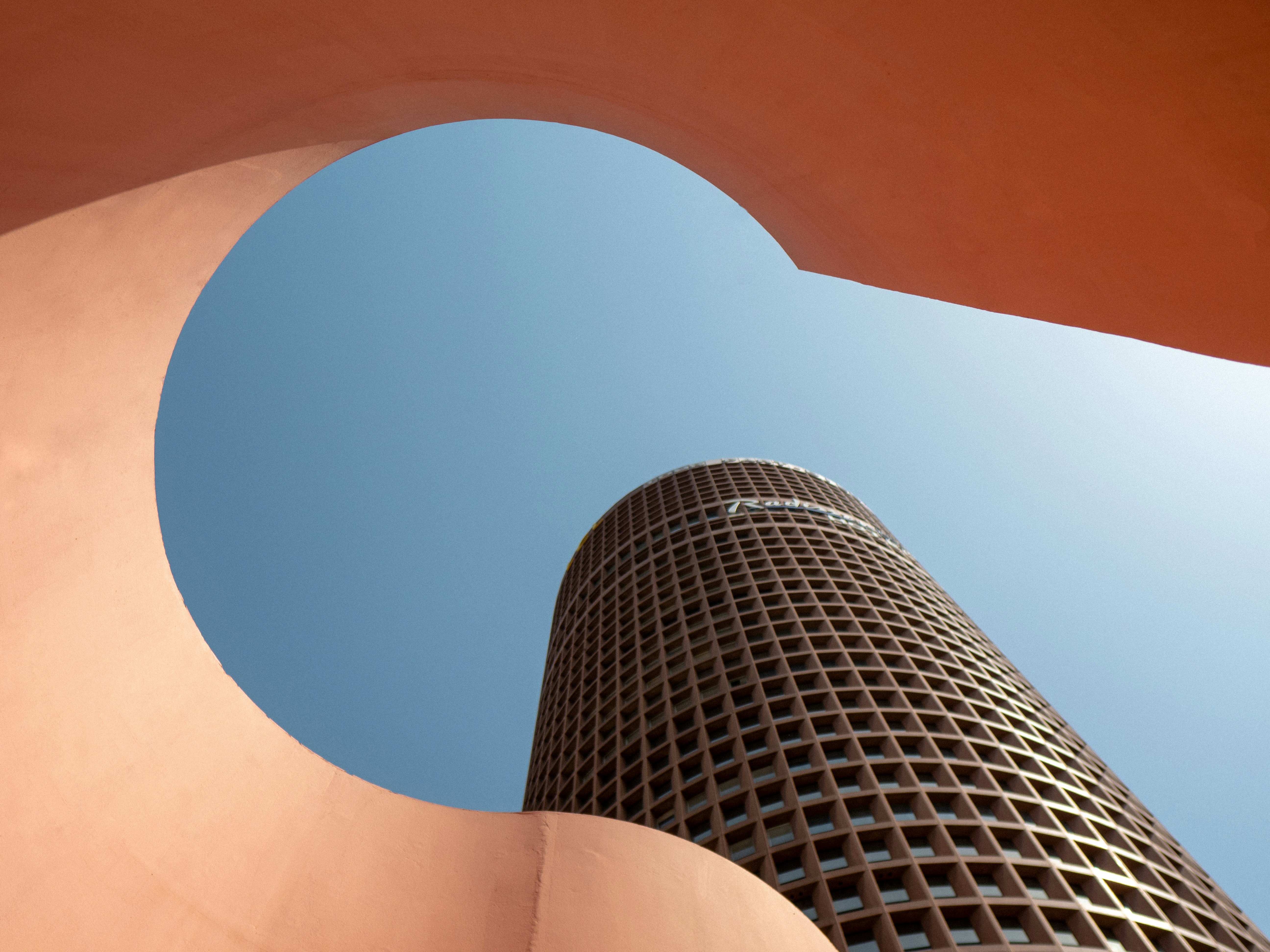 Bâtiment Courbe Photos | Télécharger des images gratuites sur Unsplash