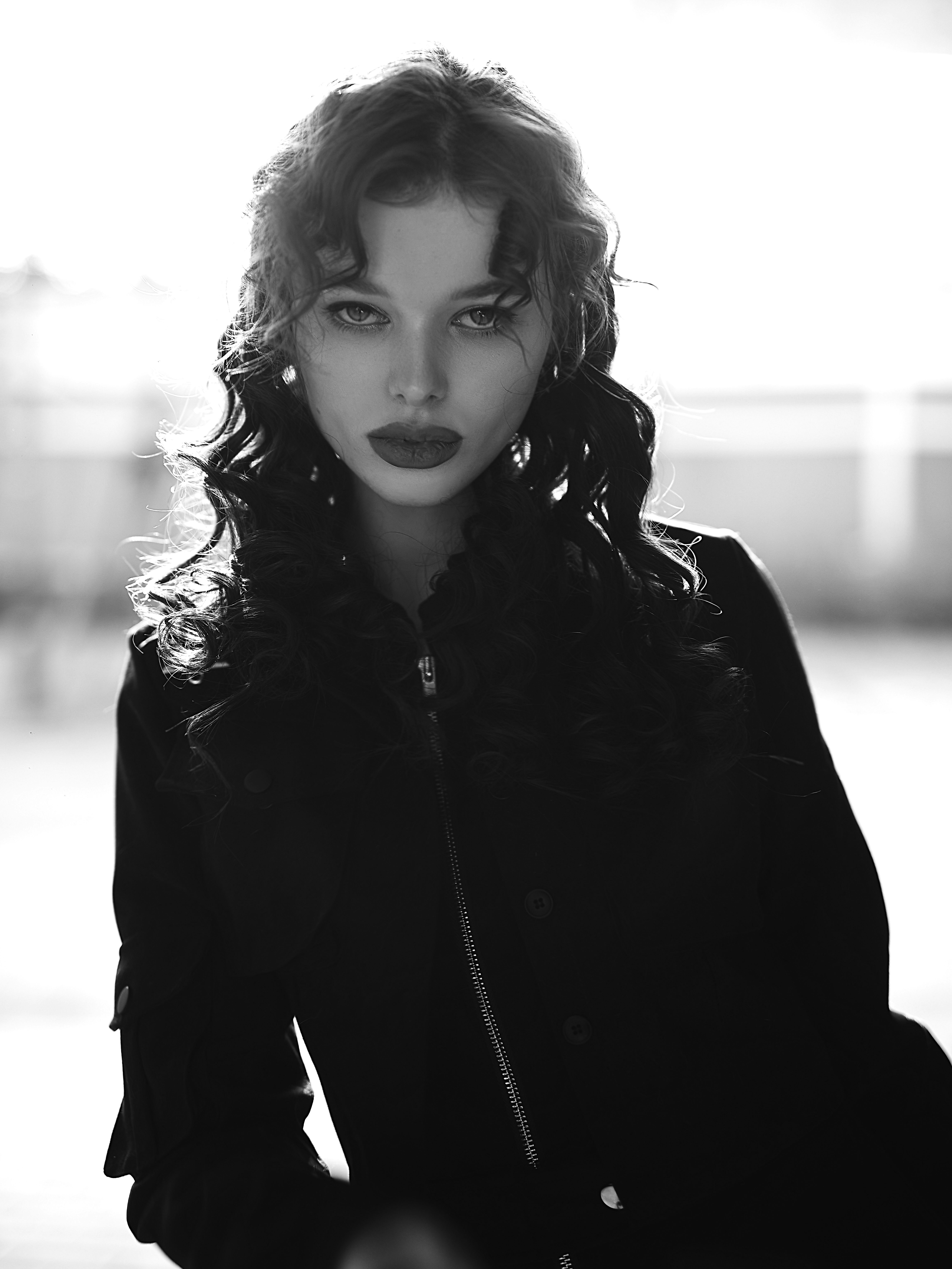 Une photo en noir et blanc d’une femme photo – Photo Humain Gratuite ...