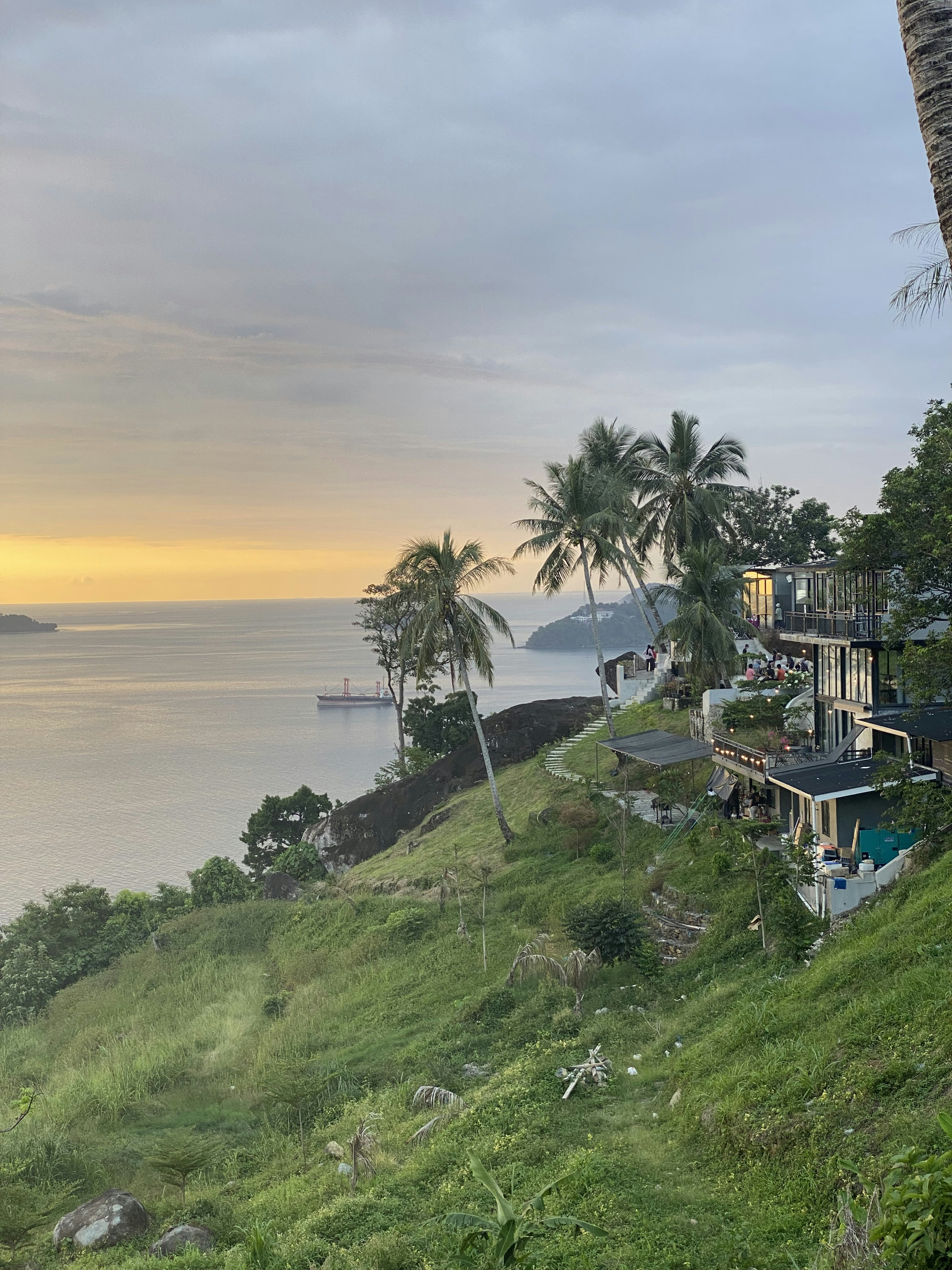 A house on a hill overlooking a body of water photo – Free Indonesia ...
