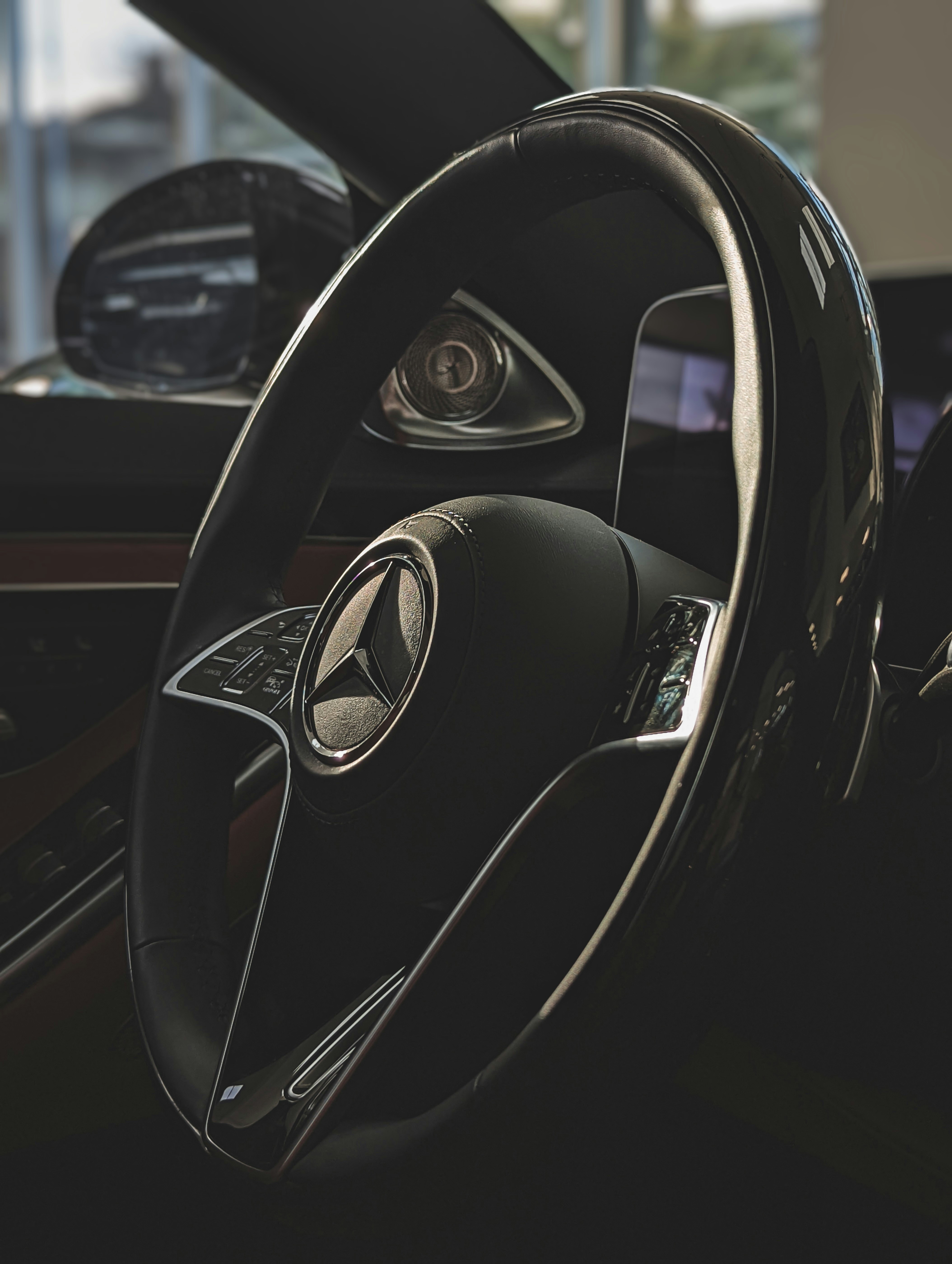 The subtle superiority of the Mercedes Benz Cockpit