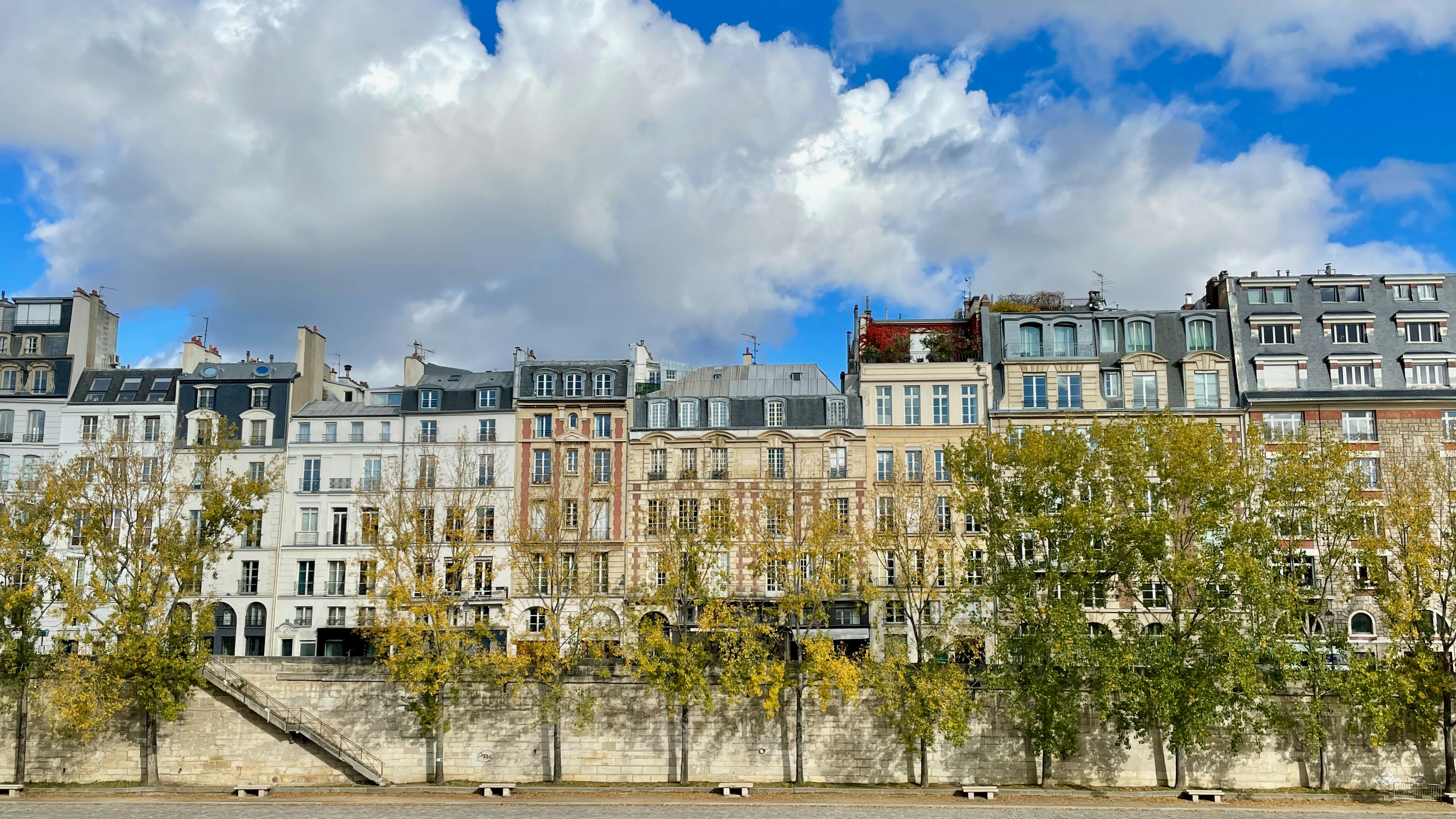 A bunch of buildings that are next to each other photo – Free Paris ...