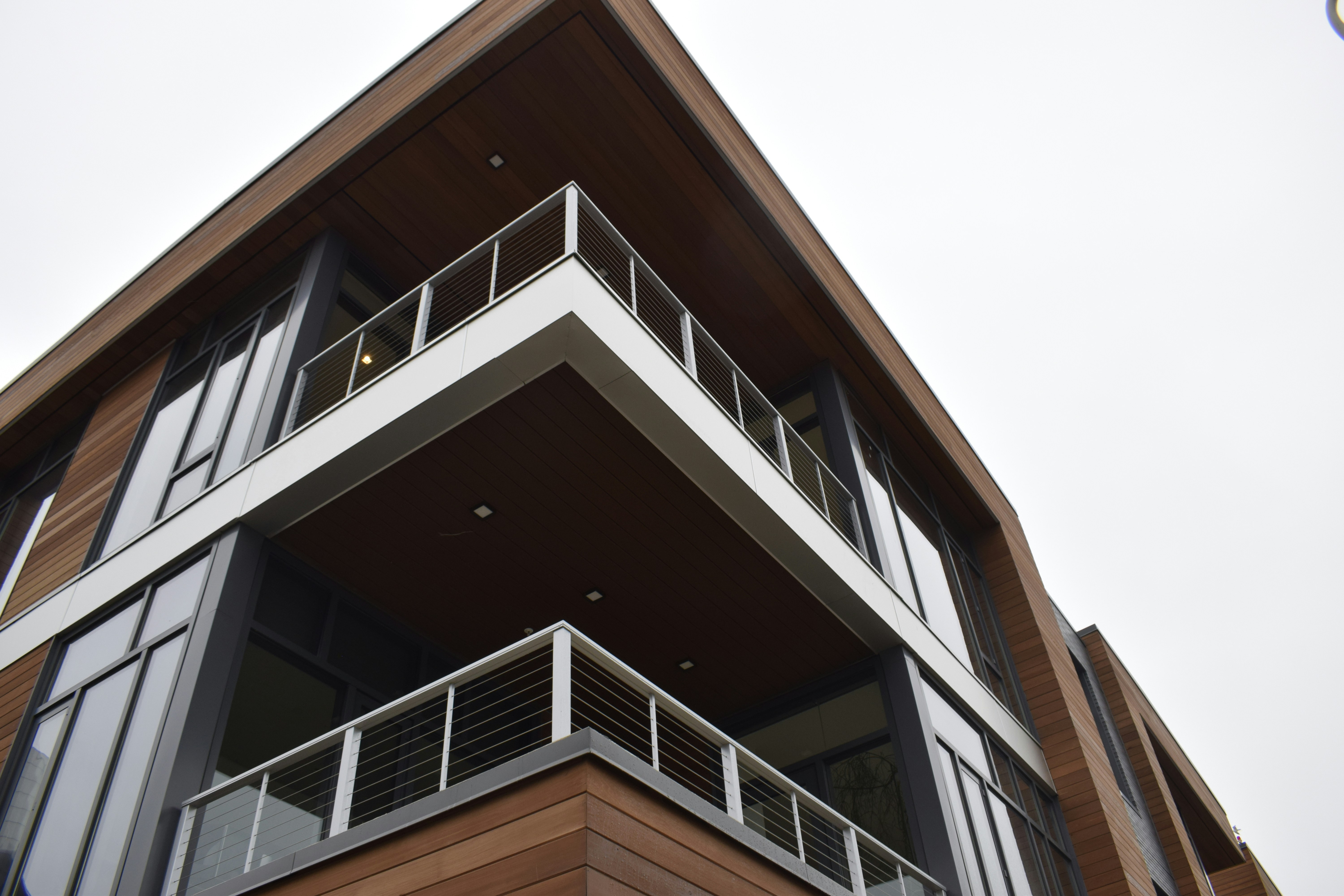 A tall brown building with a balcony and balconies photo – Free Black ...