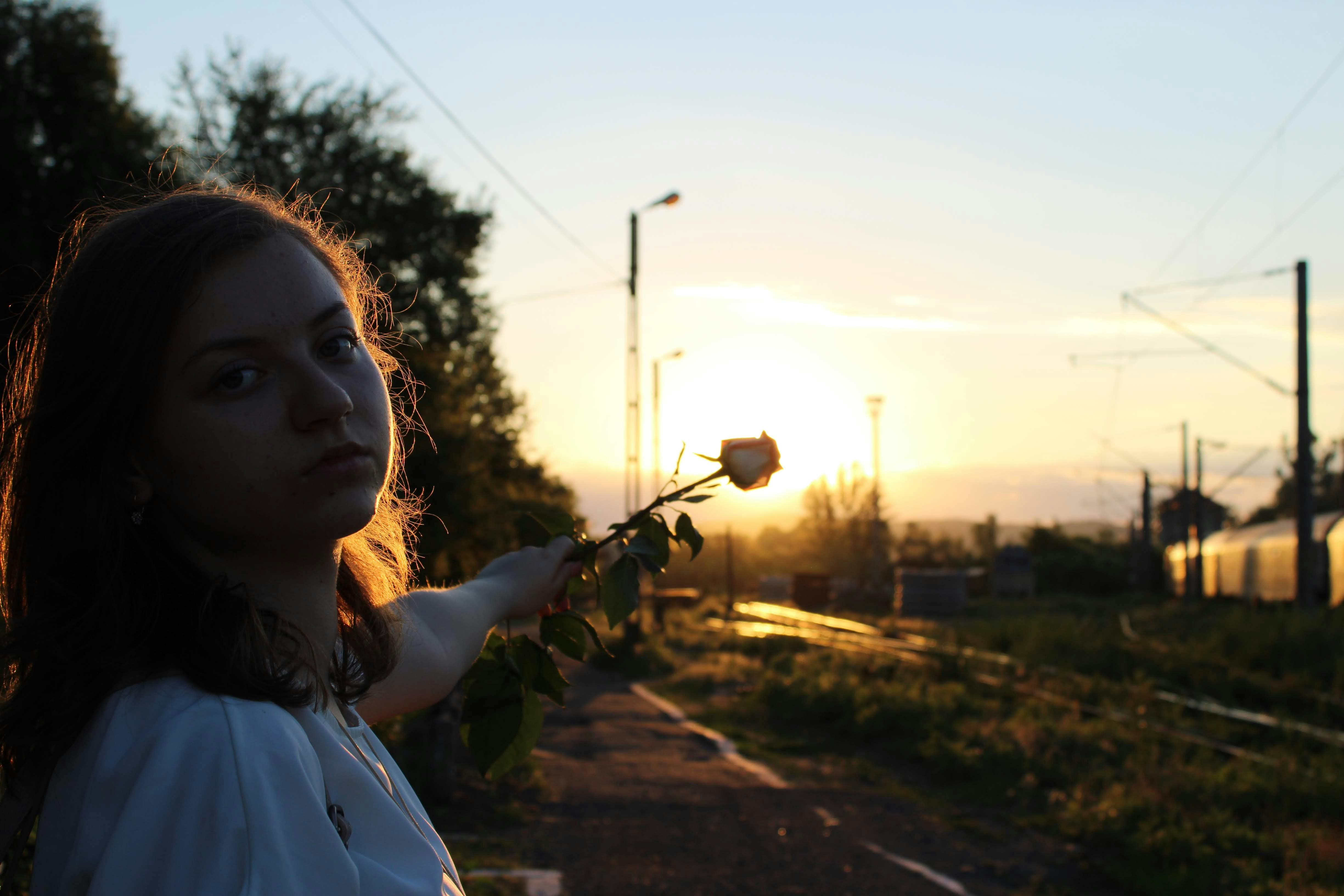 Sunlit Rose Reach: A Quiet Evening Portrait at the Tracks
