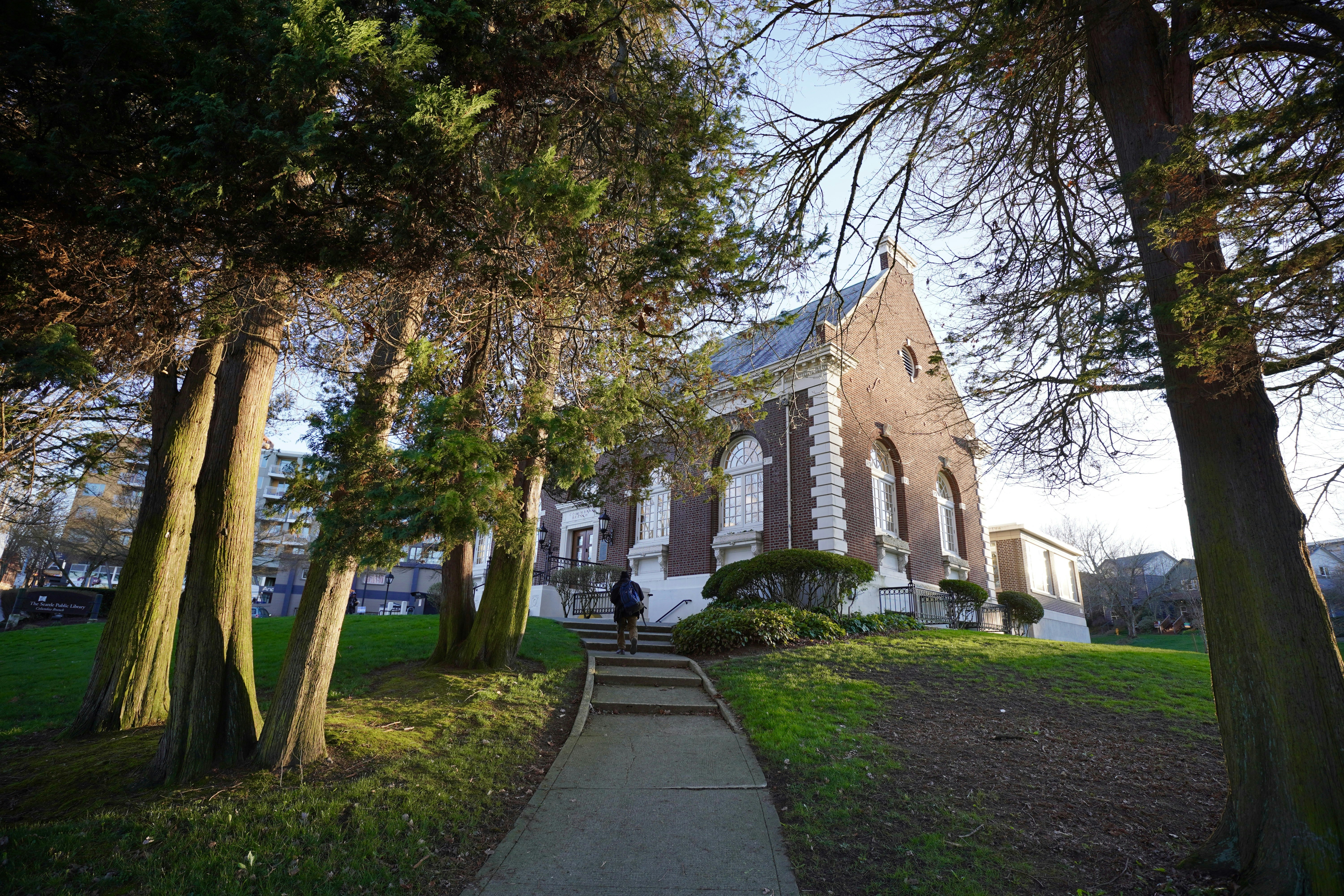 A church with a steeple surrounded by trees photo – Free Columbia ...
