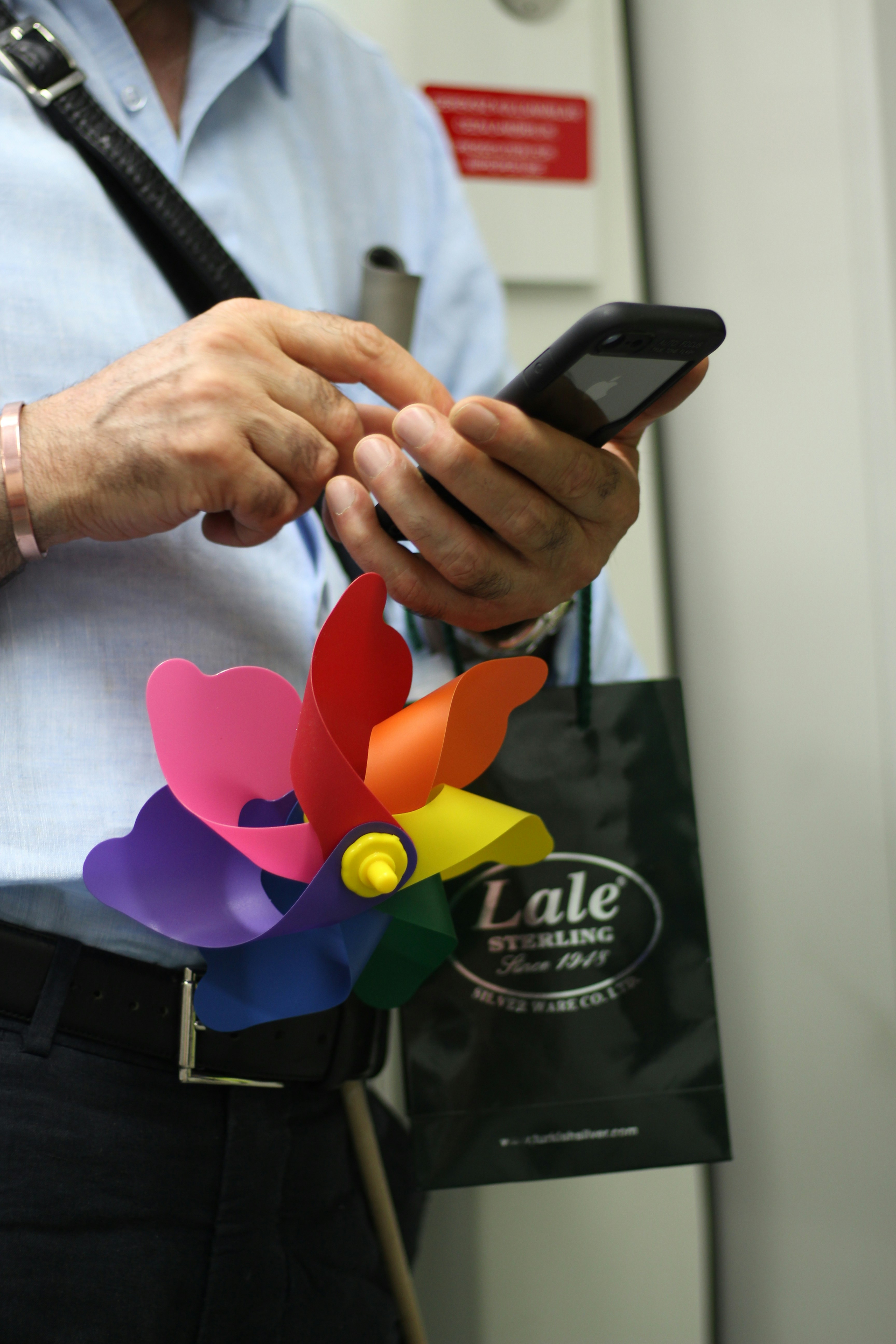 A man holding a cell phone and a colorful pinwheel photo – Free Phone ...