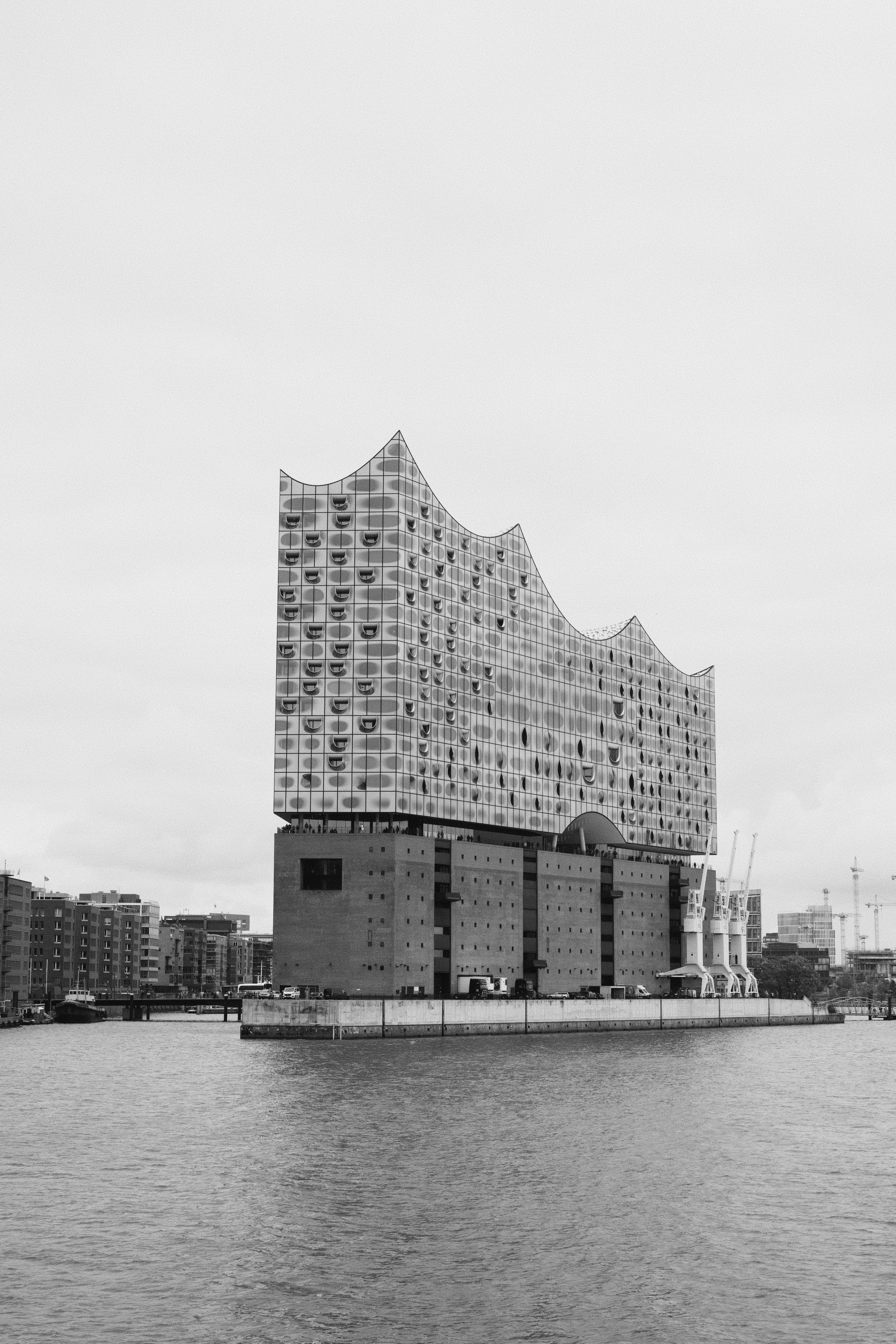 Glass Crest over Hamburg Harbor: Elbphilharmonie in Monochrome