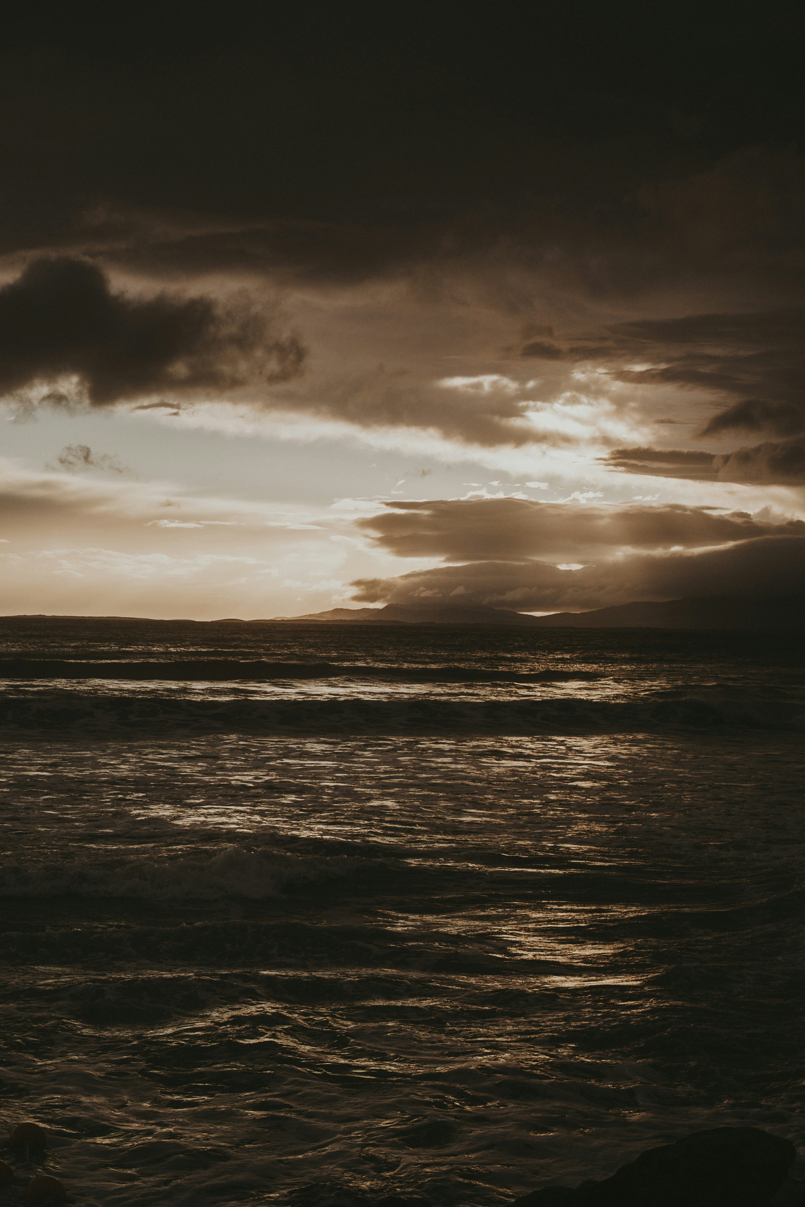 Horizon Break: Golden Light Across a Quiet Sea