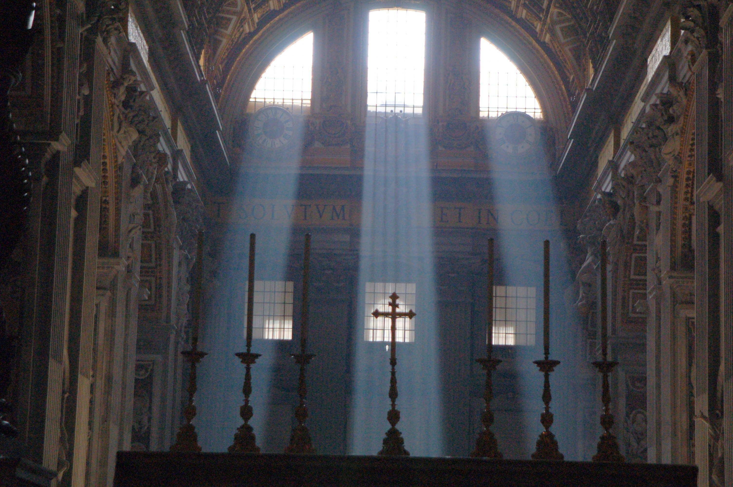 Beams of Reverence: The Central Cross in a Cathedral of Light
