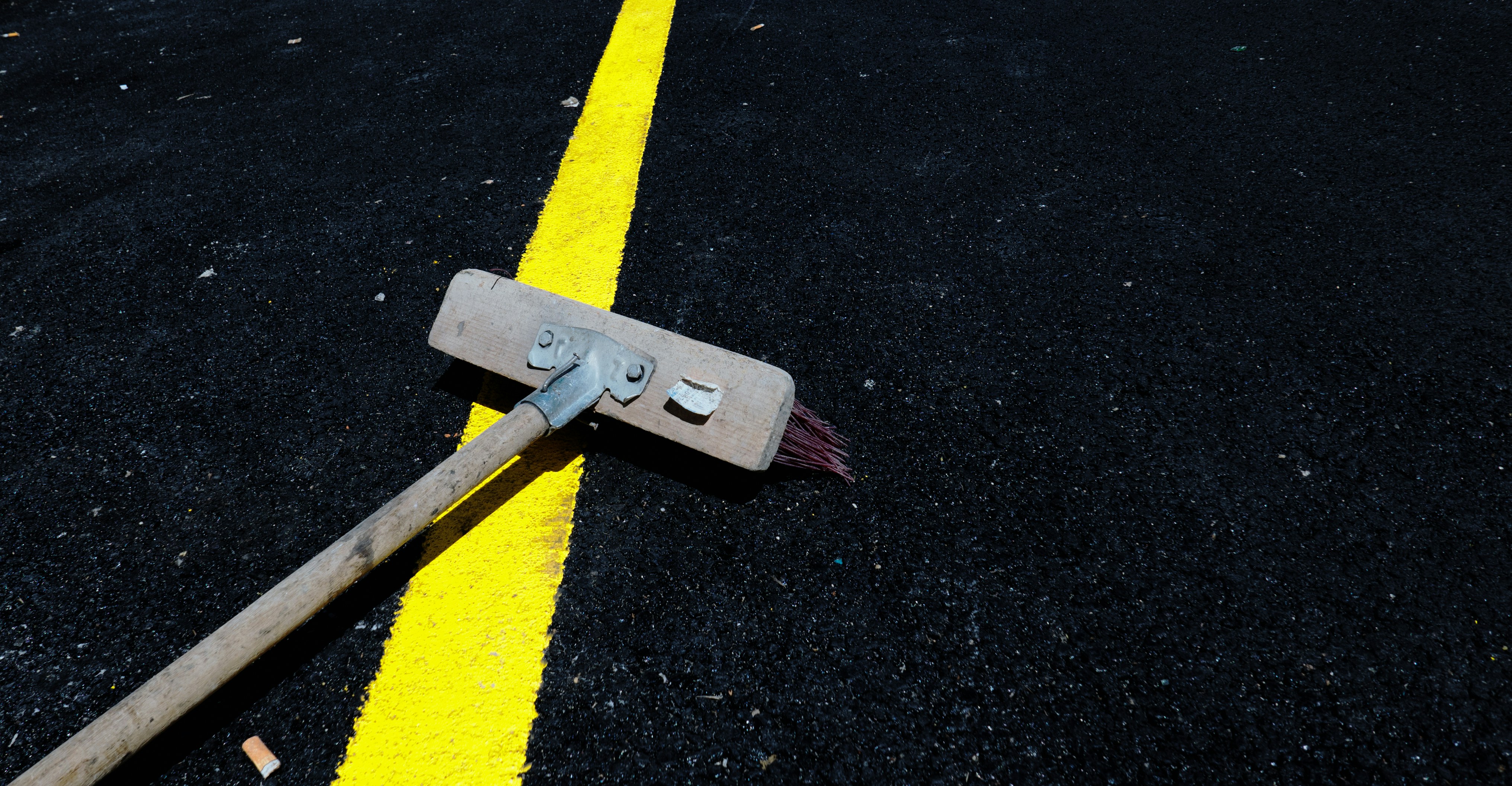 A broom laying on the side of a road photo – Free France Image on Unsplash