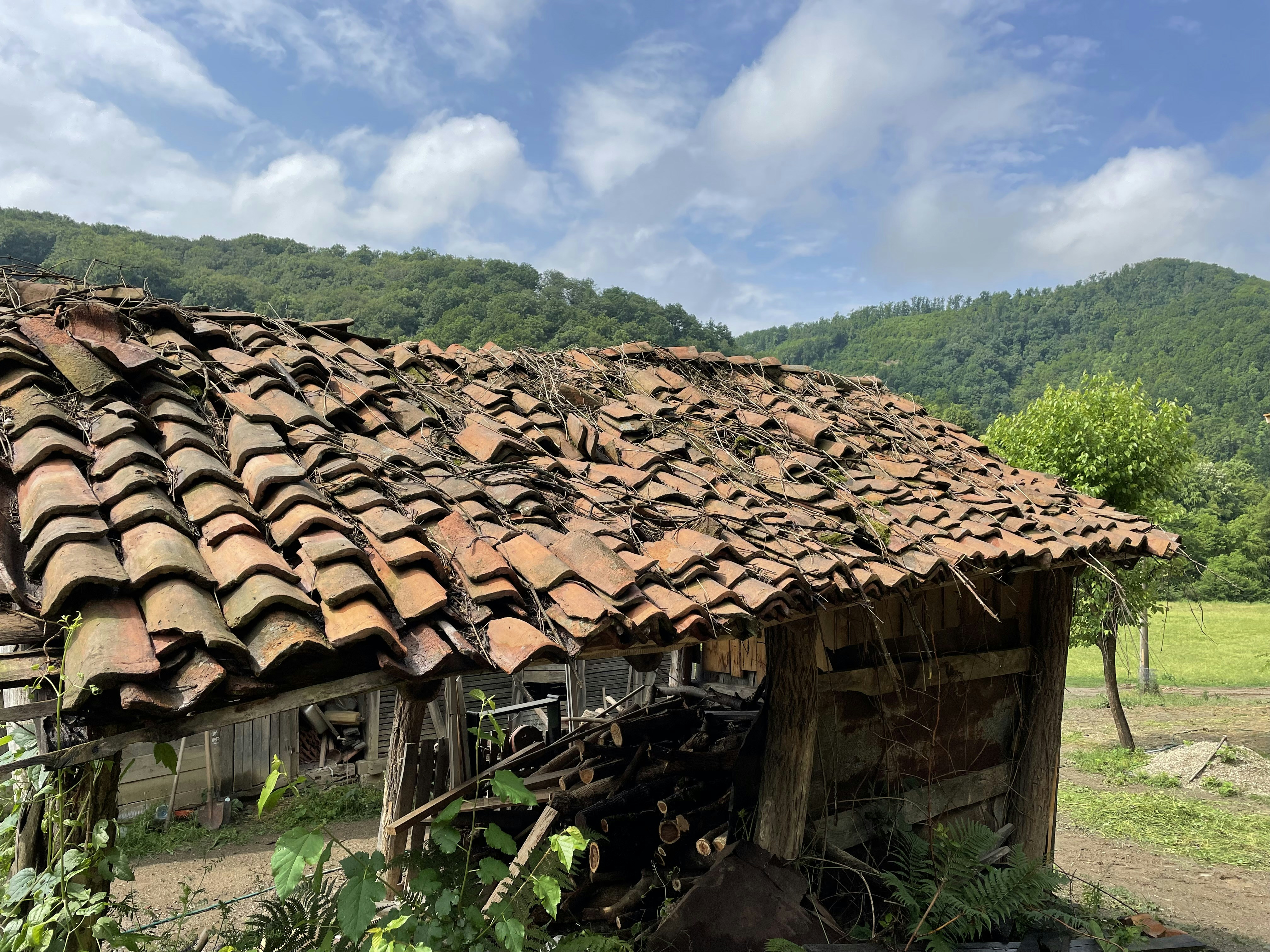A run down building with a broken down roof photo – Free Roof Image on ...