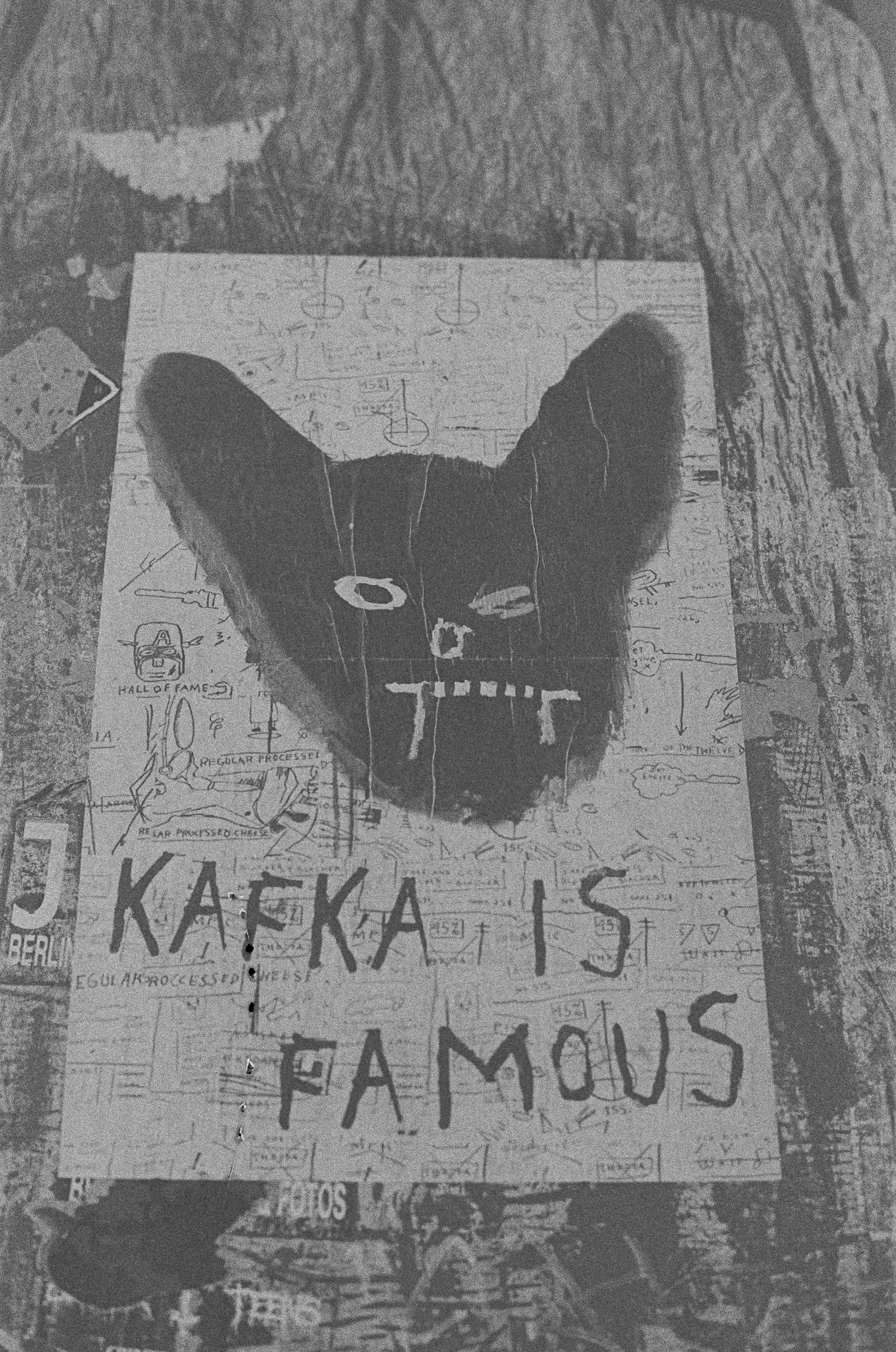 KAFAK IS FAMOUS – Urban street art. Leica R7 (1994), Summilux-R 1.4 50mm (1983). Hi-Res analog scan by www.totallyinfocus.com – Kodak Professional BW 400 CN (expired 2006)