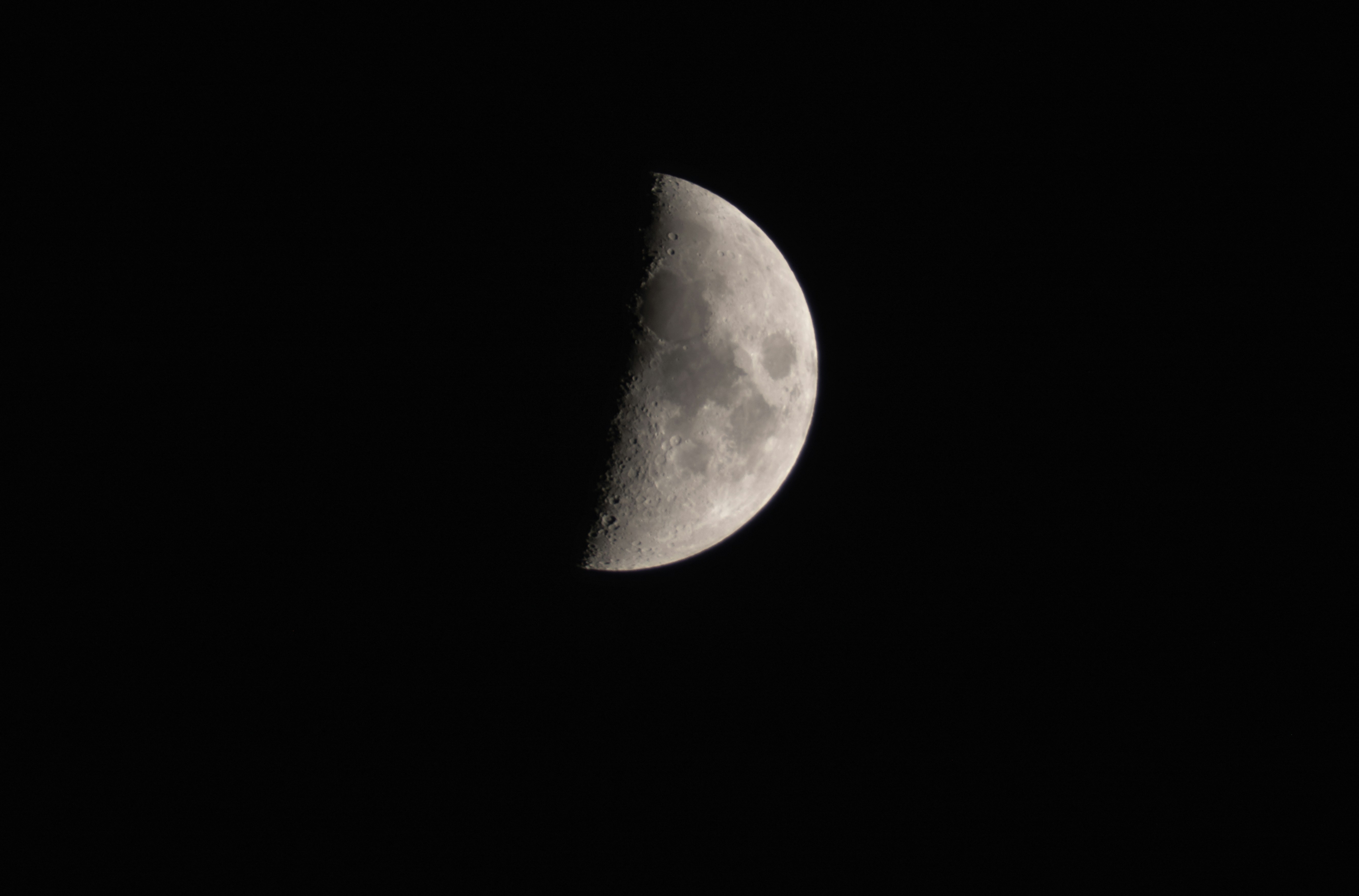 A half moon is seen in the dark sky photo – Free Nature Image on Unsplash