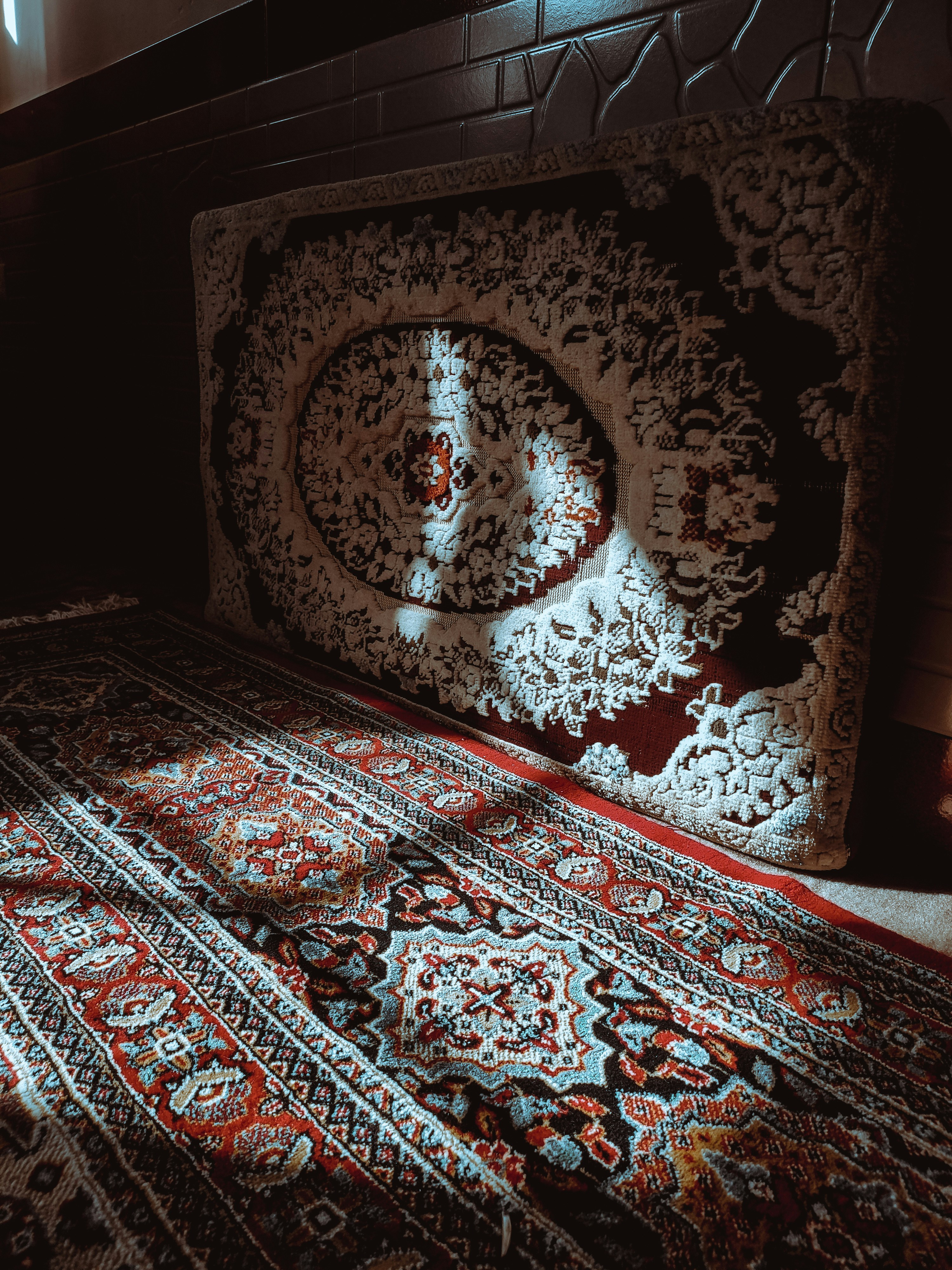 A large rug with a peace sign on it photo – Free Light Image on Unsplash