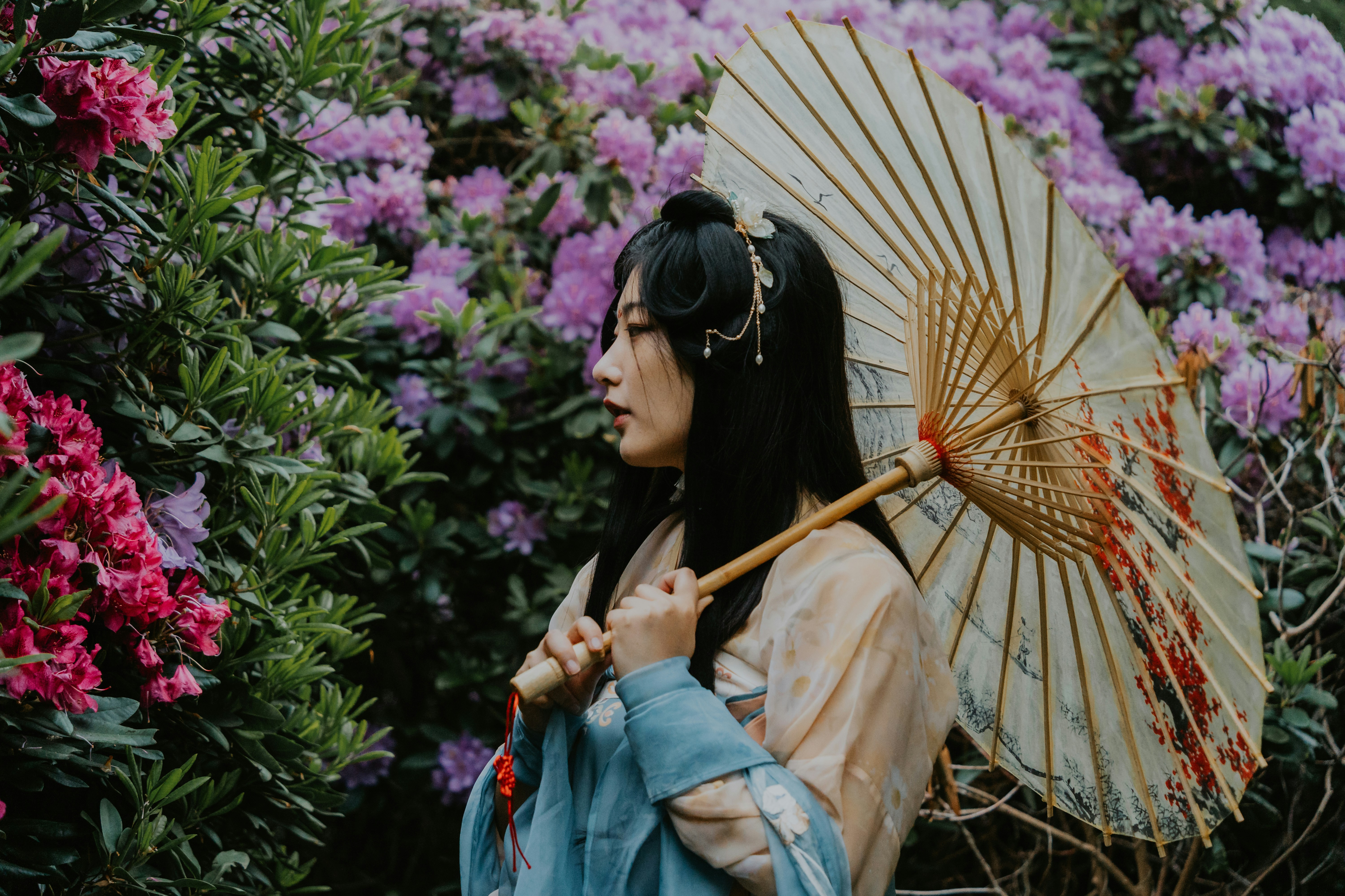 Trying out traditional Chinese hanfu.