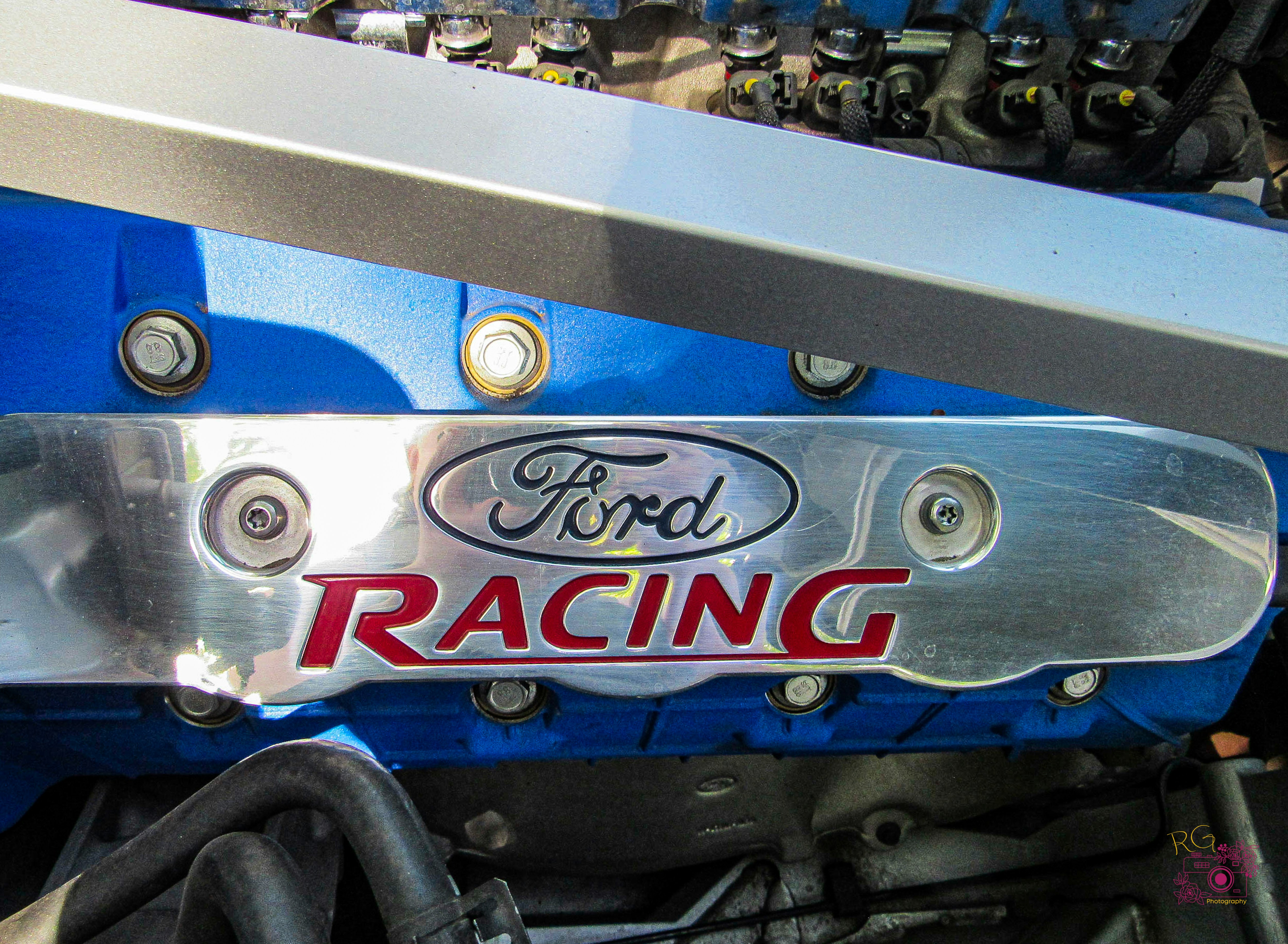 A close up of a ford racing engine photo – Free Machine Image on Unsplash