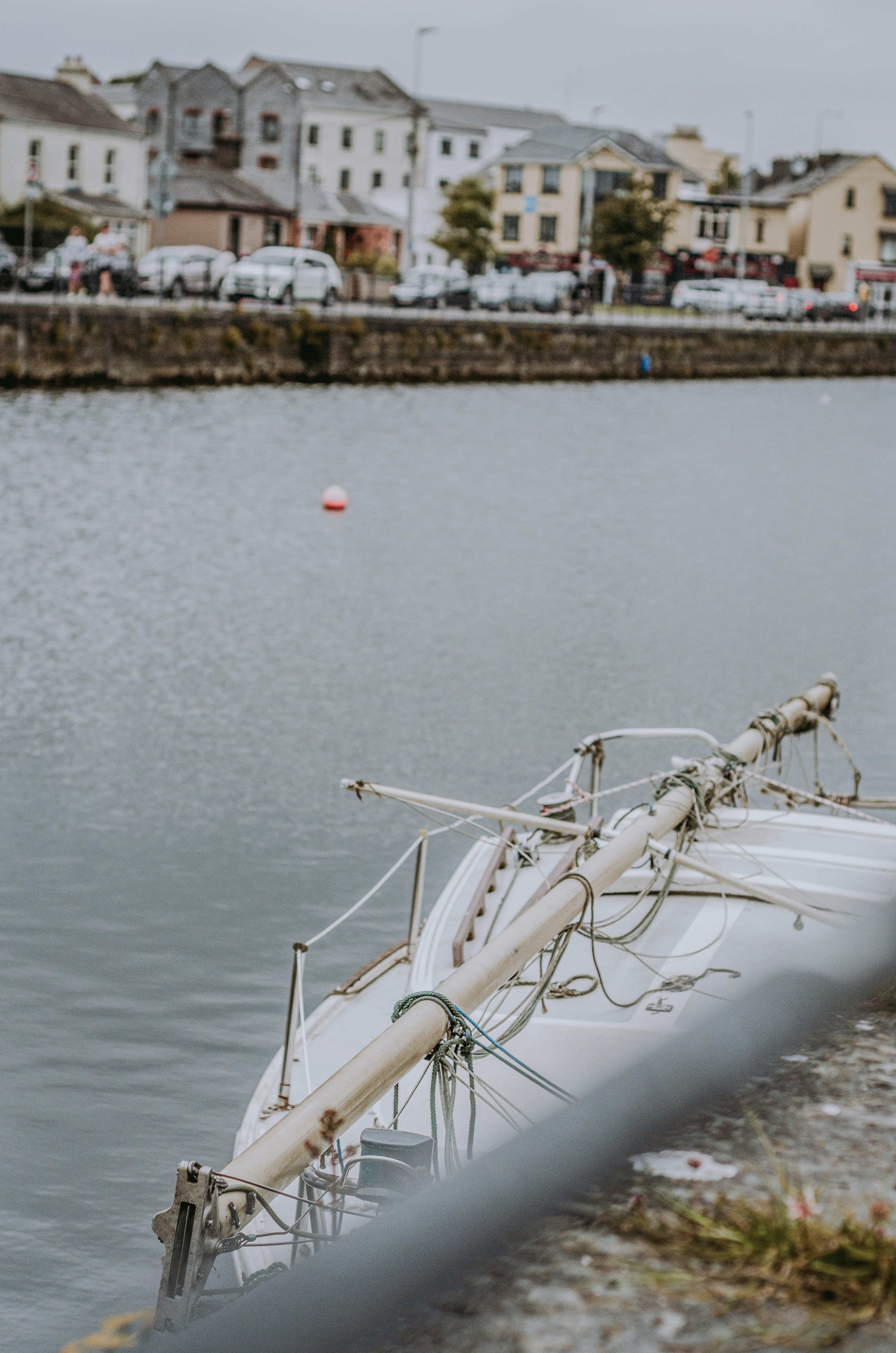 Diagonal Rigging at the Quay: A Sailboat's Quiet Edge