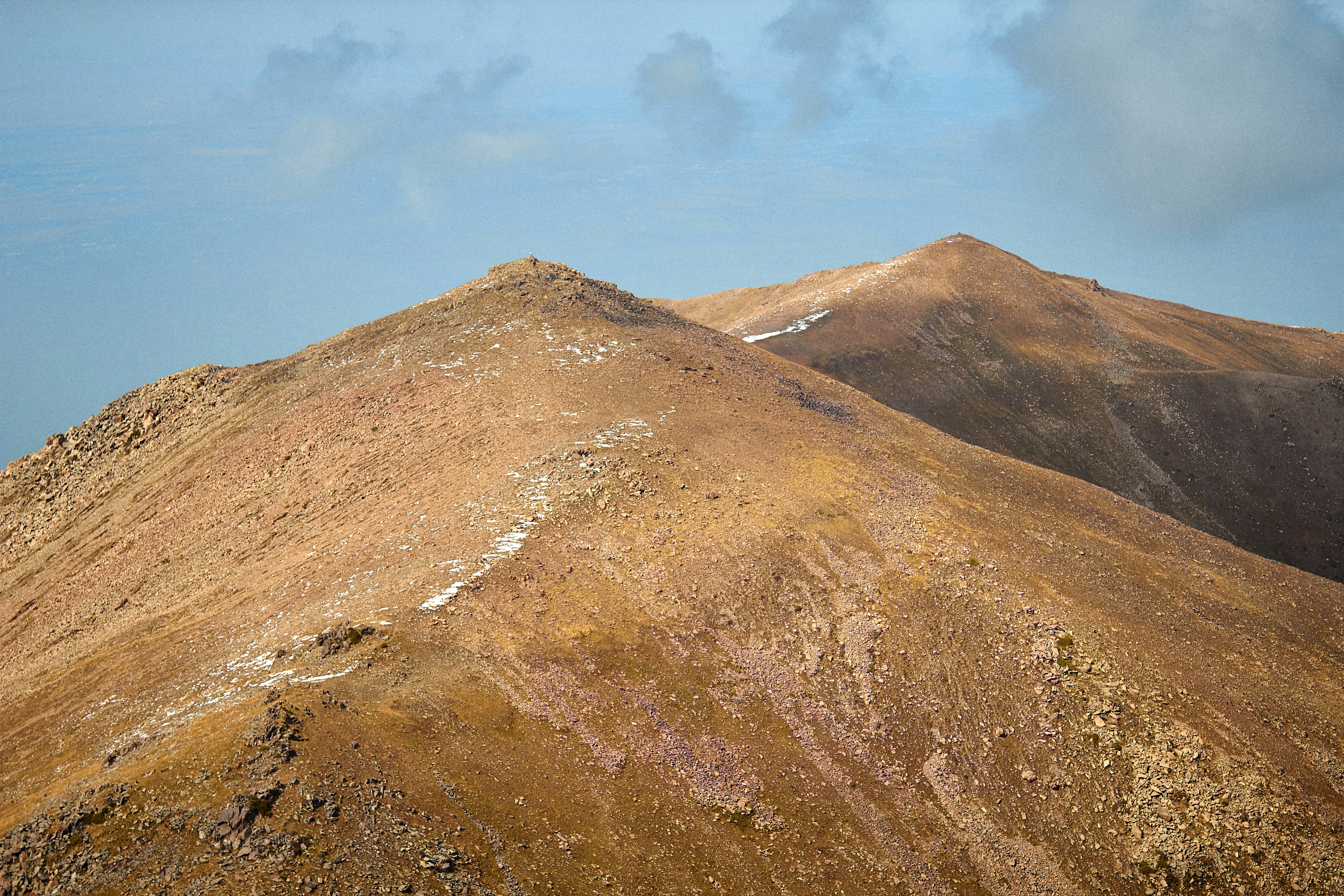 Quelques montagnes qui sont côte à côte photo – Photo La nature ...