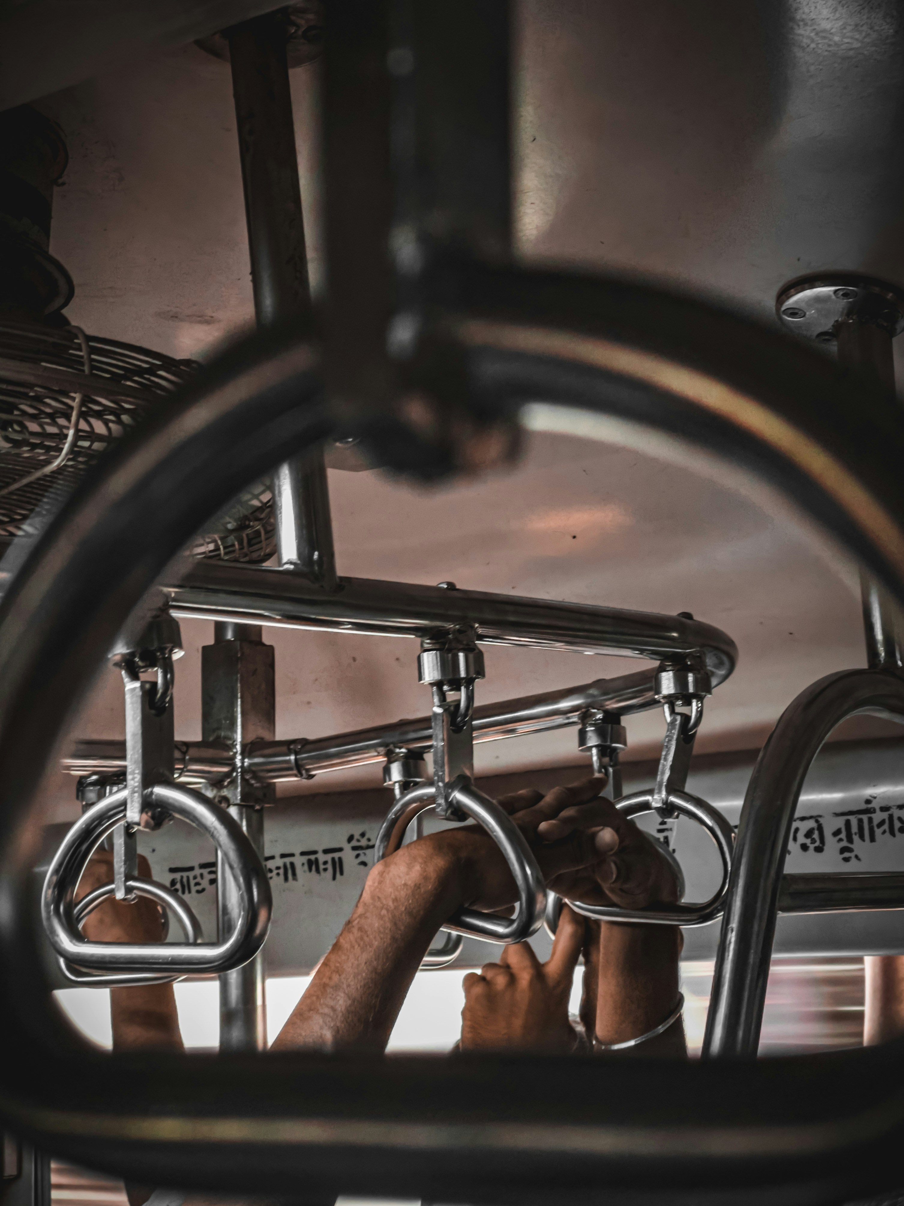 Le reflet d’une personne dans un miroir photo – Photo Inde Gratuite sur ...