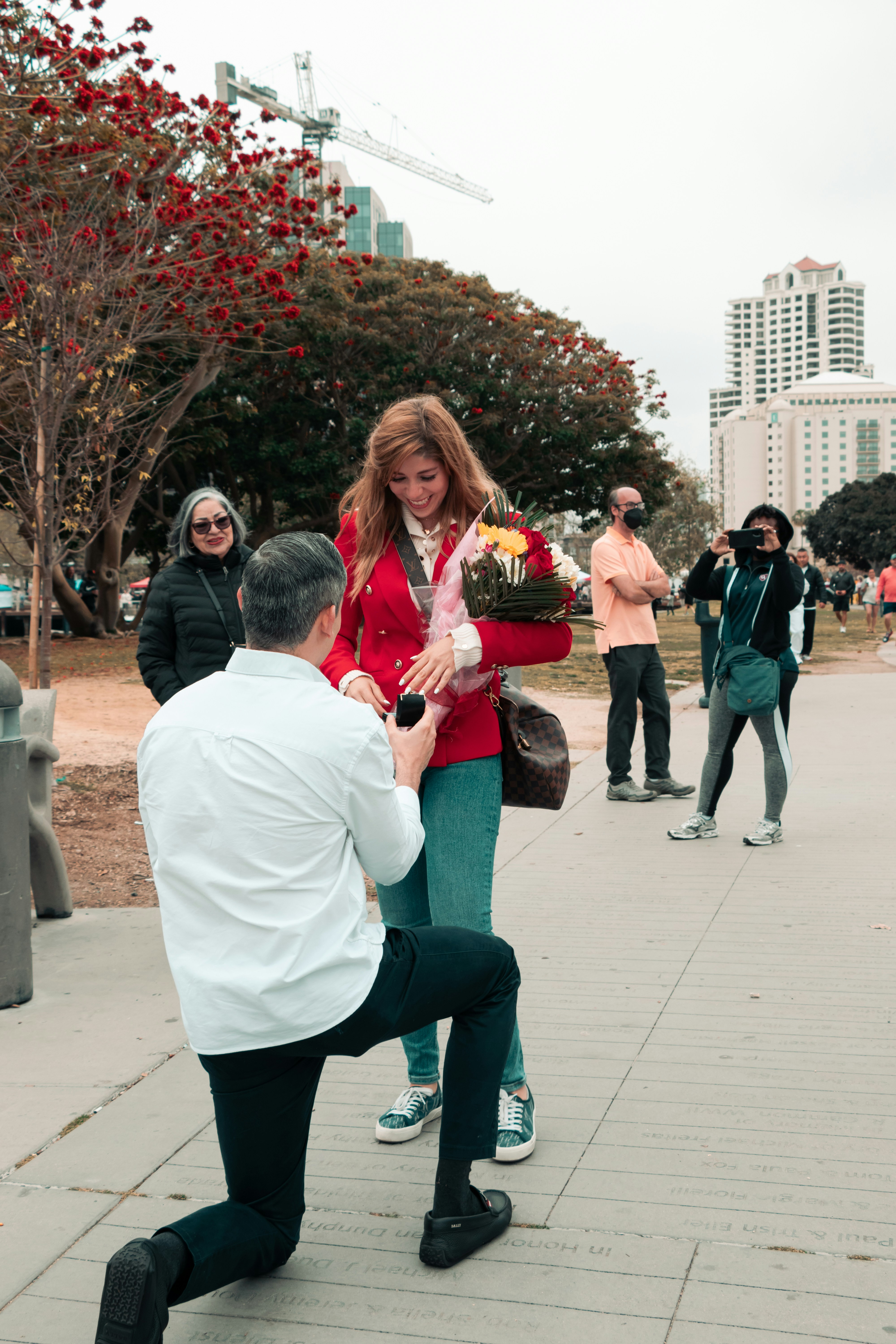 A man kneeling down to pick up a woman photo – Free Human Image on Unsplash