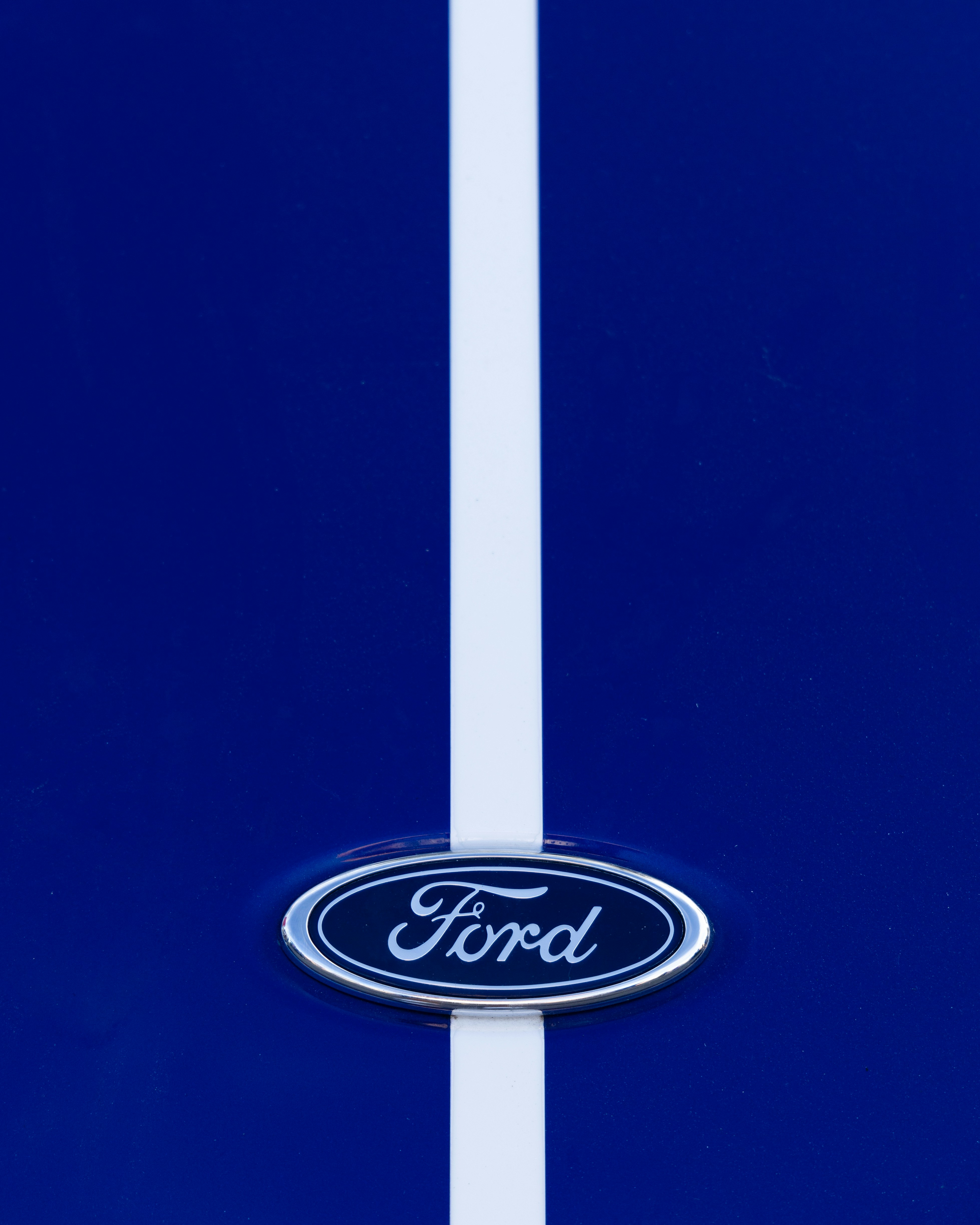 A close up of a ford emblem on a blue car photo – Free Symbol Image on ...